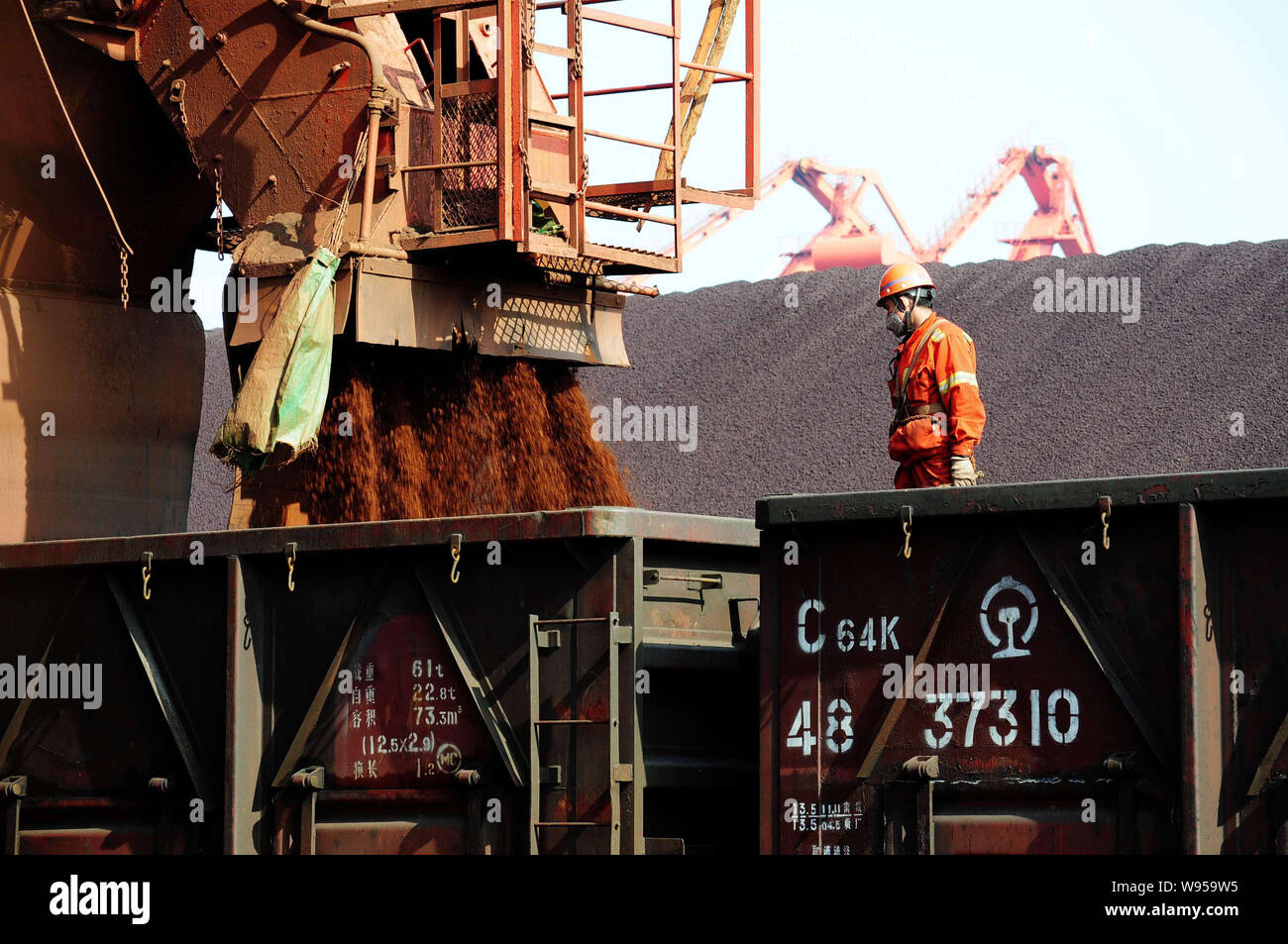 Freight train being loaded hi-res stock photography and images - Alamy