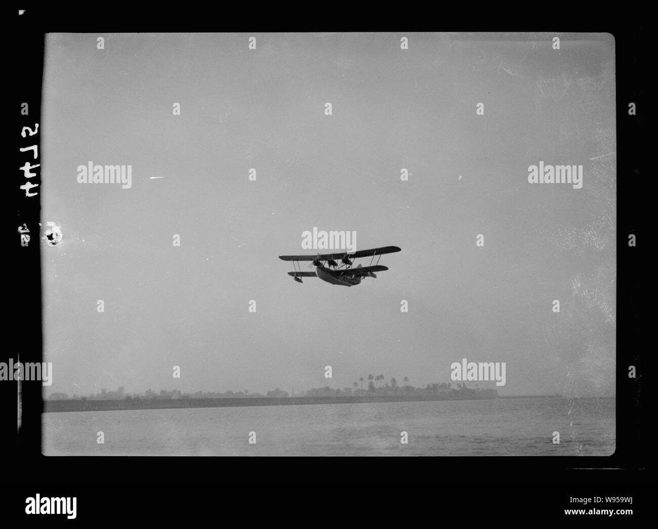 Passenger flying boat Black and White Stock Photos & Images - Alamy