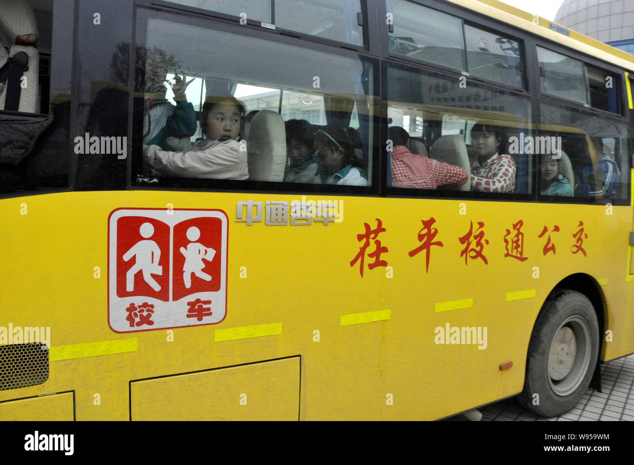 Student students pupil bus hi-res stock photography and images - Alamy
