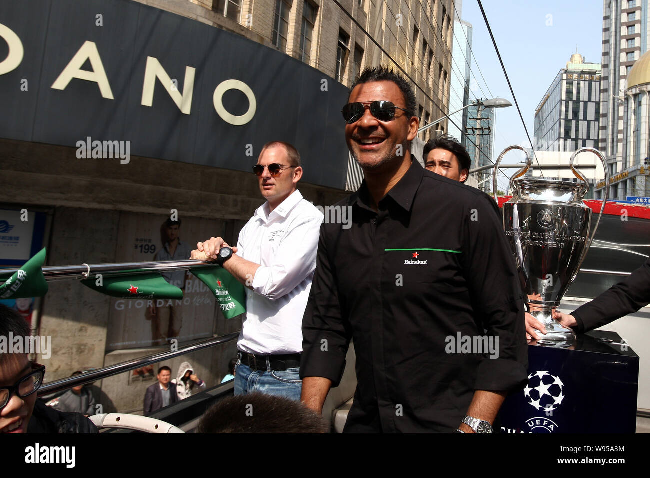 Former Dutch soccer stars Ruud Gullit, right, and Ronald de Boer pose ...