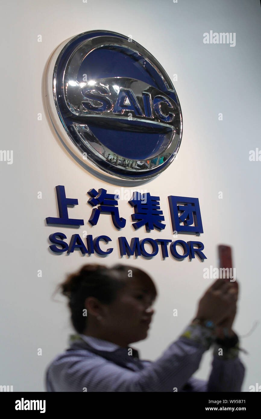 --FILE--A visitor takes photos at the stand of SAIC Motor during the ...