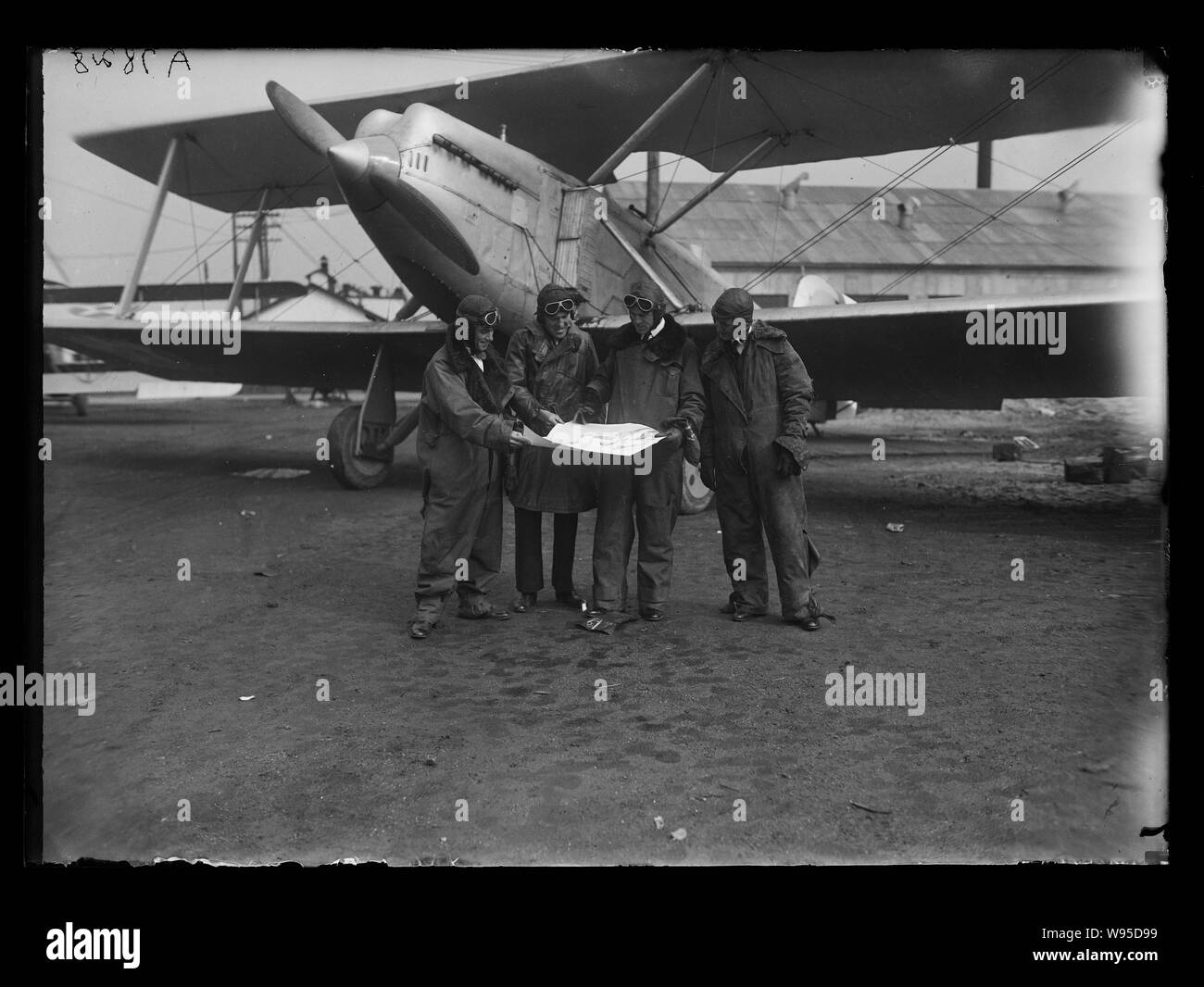 Airplane systems hi-res stock photography and images - Alamy