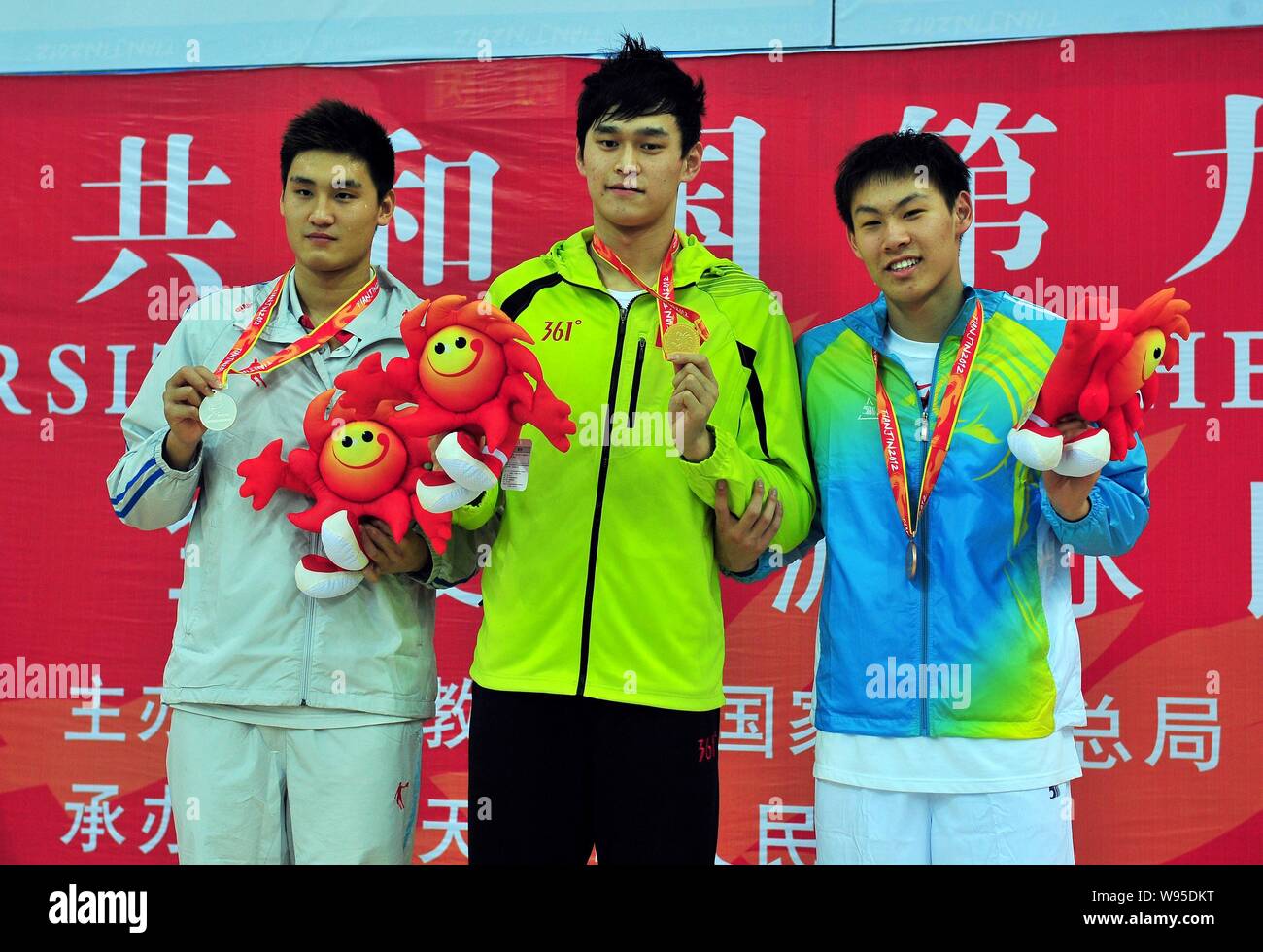 (From left) Silver medalist Li Yunqi, gold medalist and Olympic ...