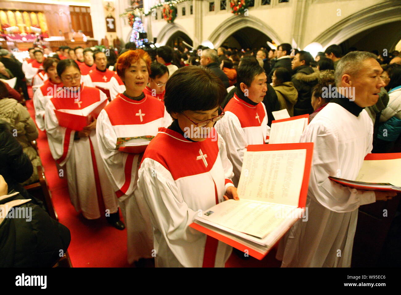 The choir perform during a Christmas eve service at Moore Memorial ...
