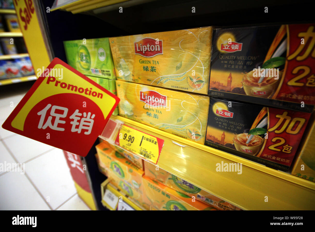 Lipton tea hi-res stock photography and images - Alamy