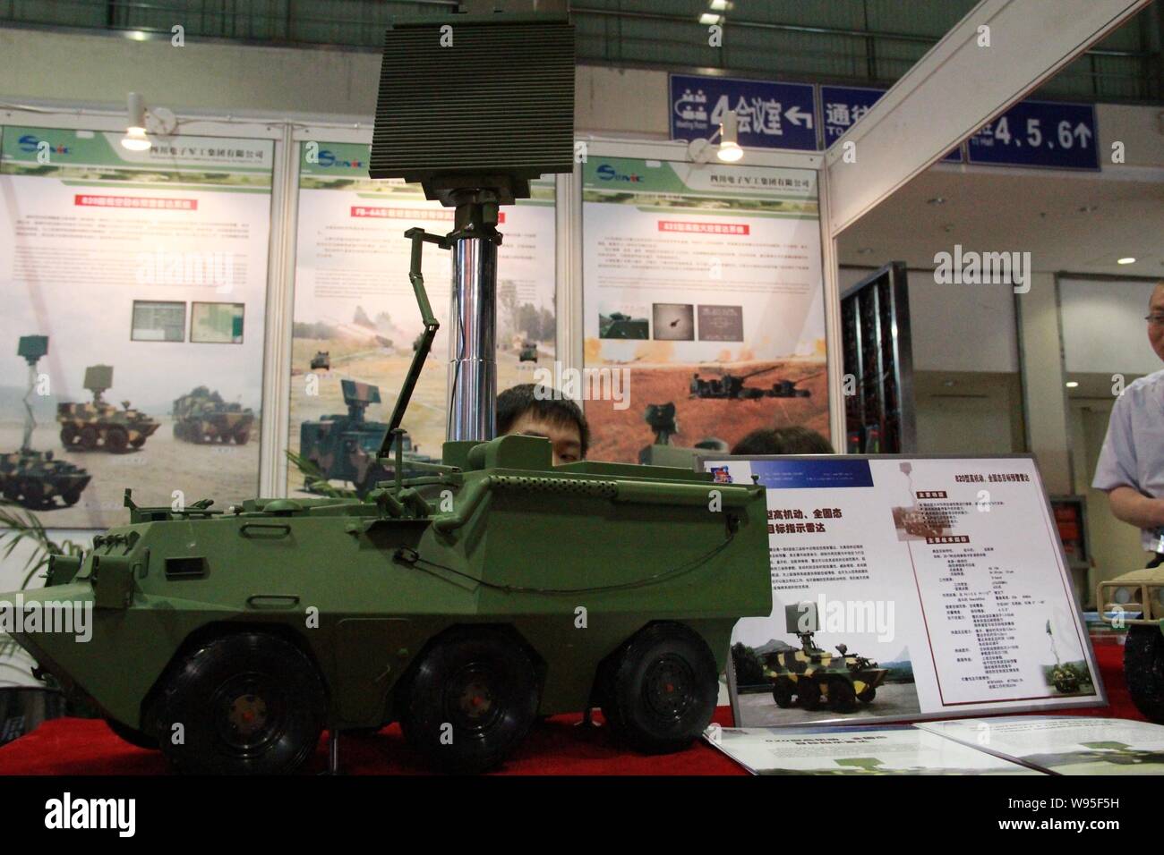 Early warning radar hi-res stock photography and images - Alamy