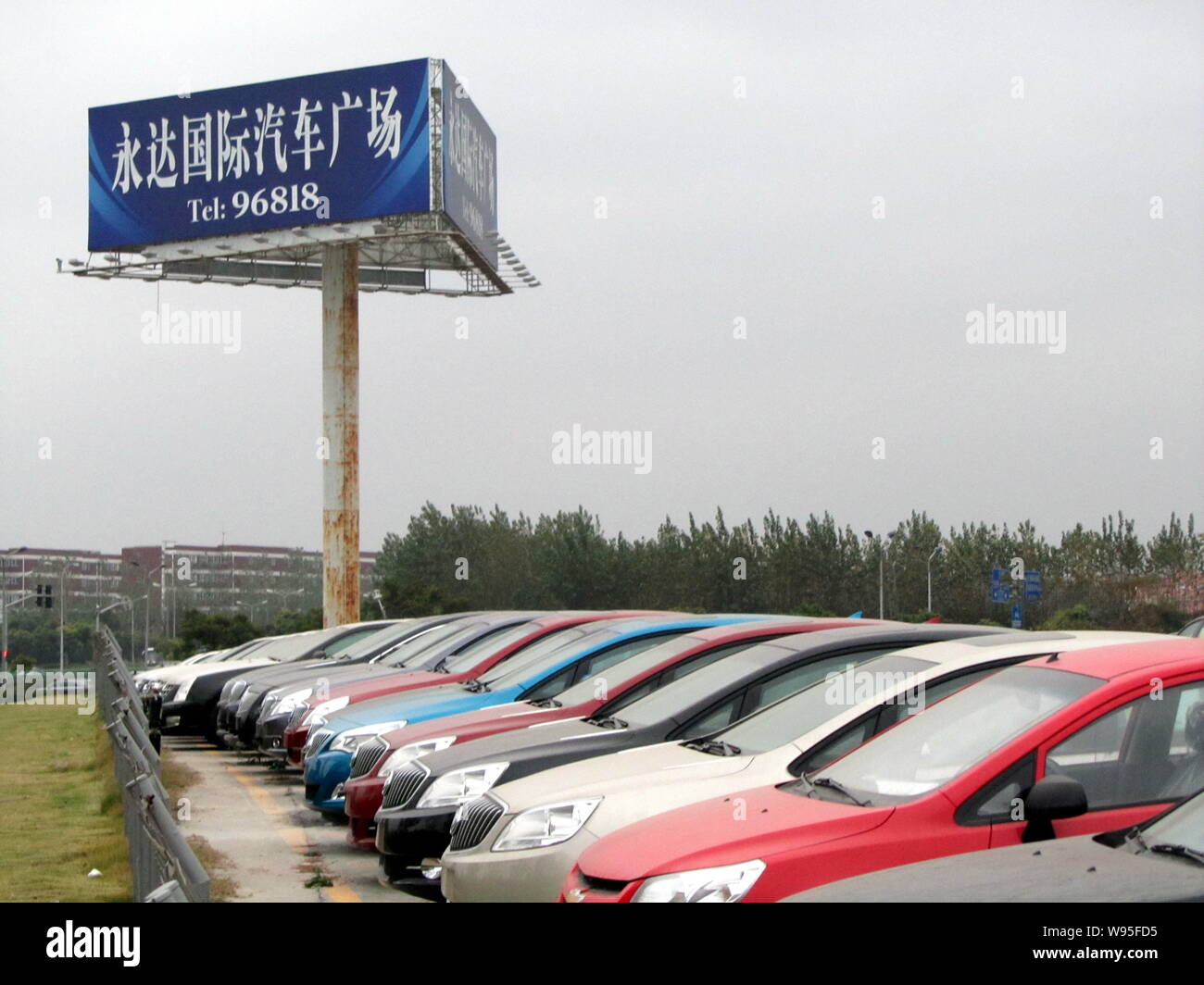 China dealer hi-res stock photography and images - Alamy
