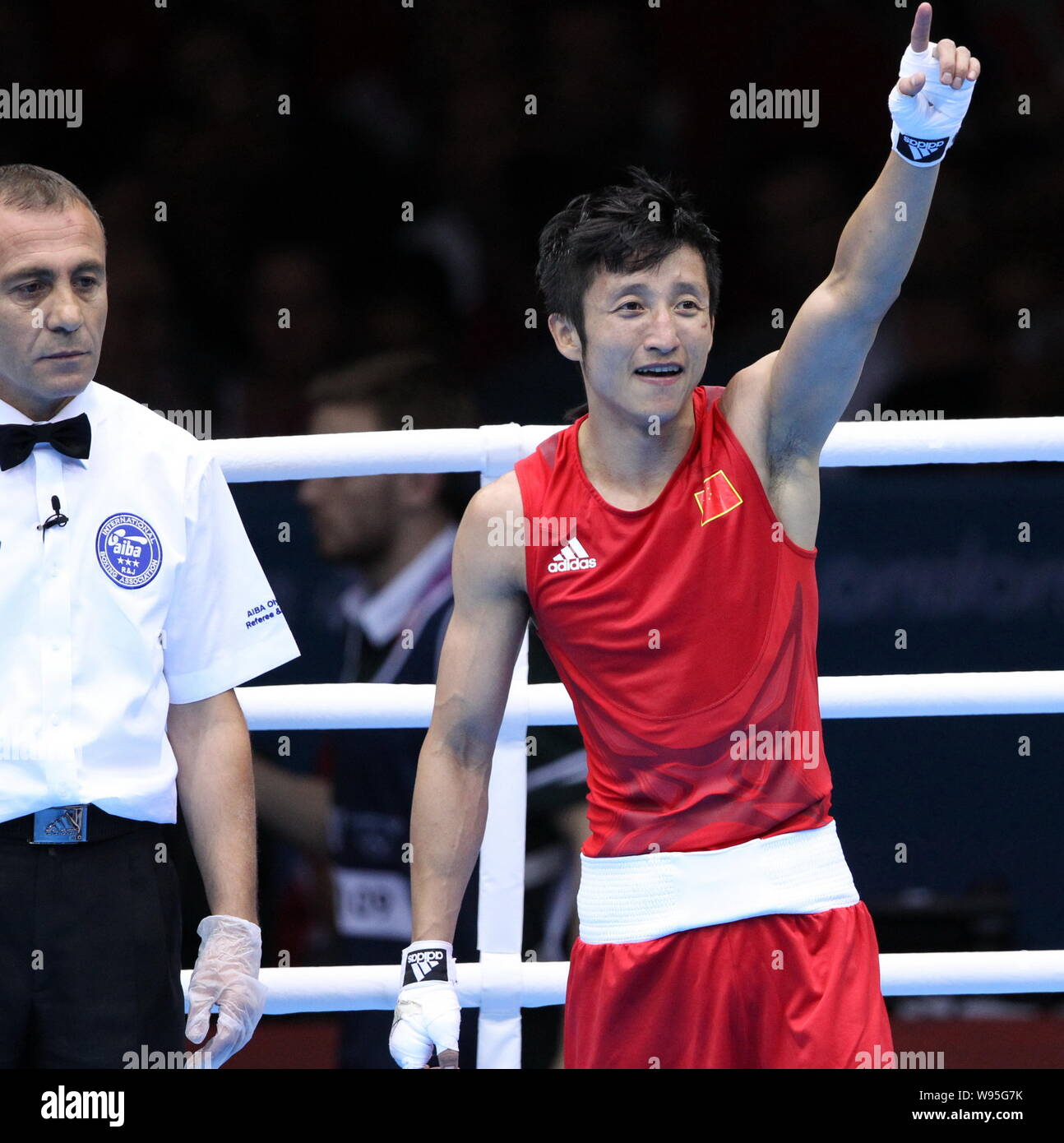 Chinas Zou Shiming, right, celebrates after defeating Kaeo Pongprayoon ...