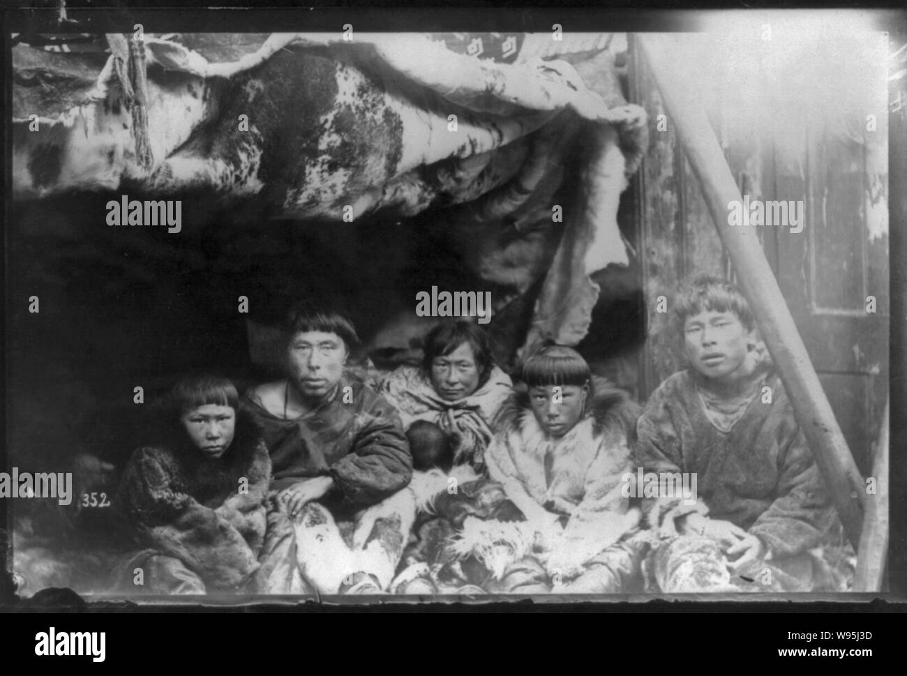 Alaska native people gathering hi-res stock photography and images - Alamy