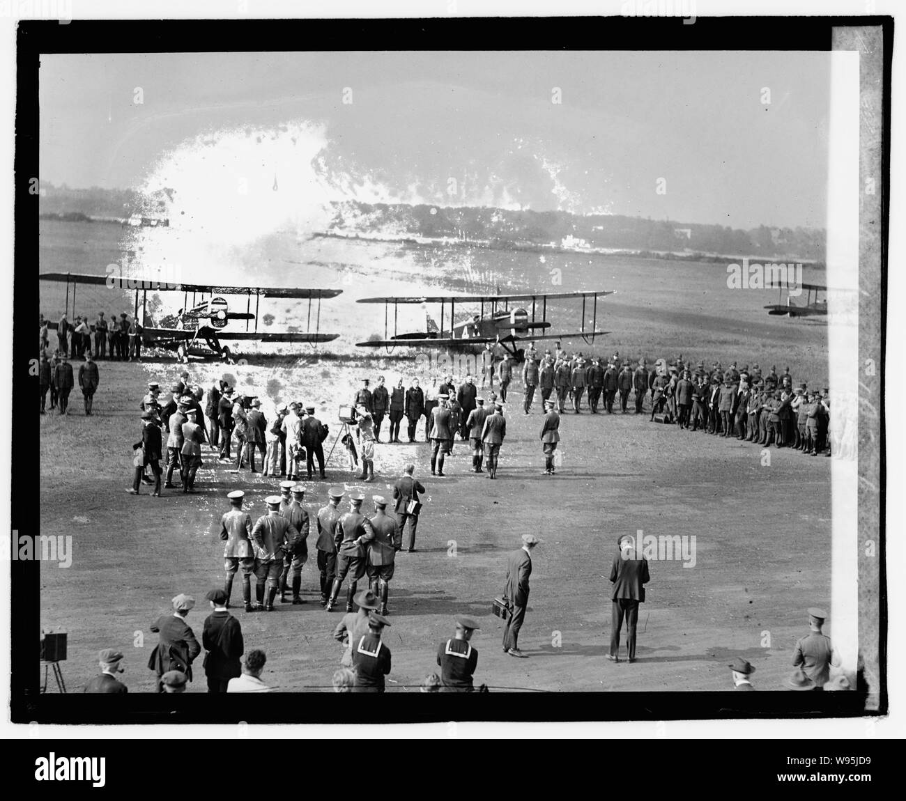 Air travel flights transportation Black and White Stock Photos & Images ...