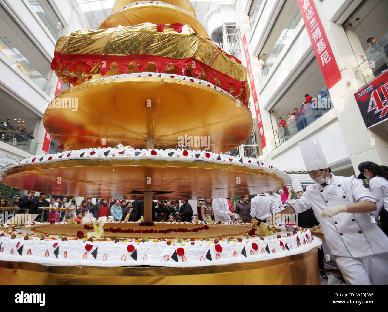 Tallest Cake In The World