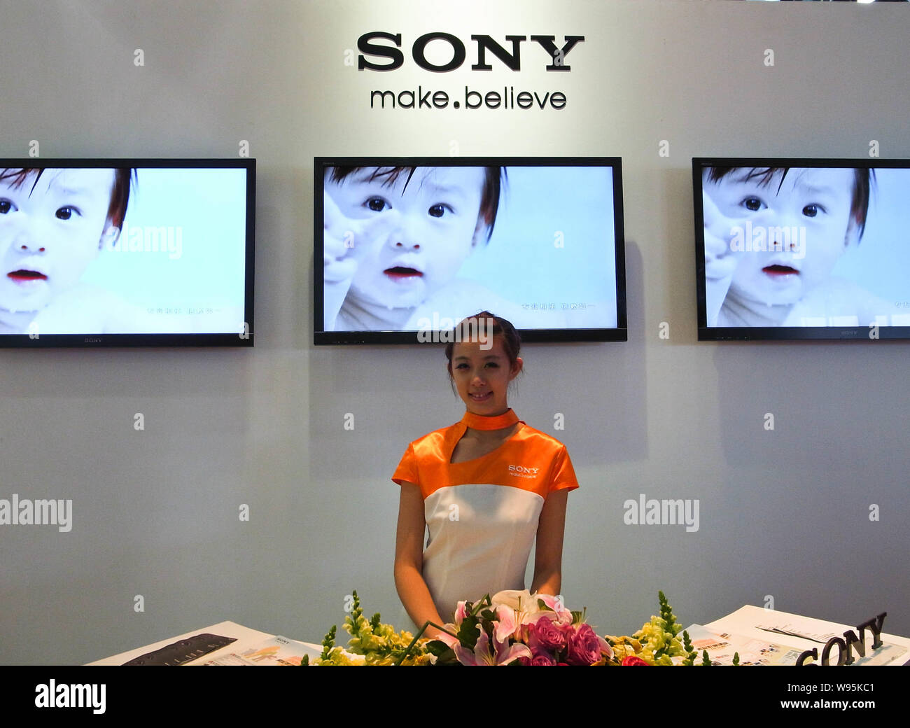 Sony japan employee hi-res stock photography and images - Alamy