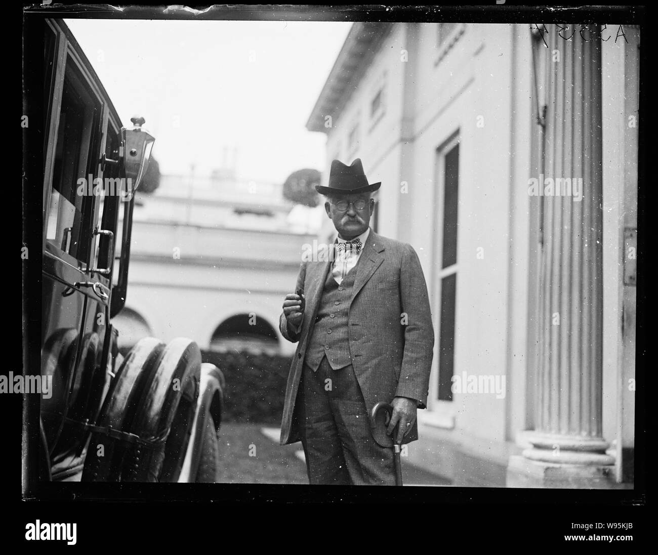 White house 1920s hi-res stock photography and images - Alamy