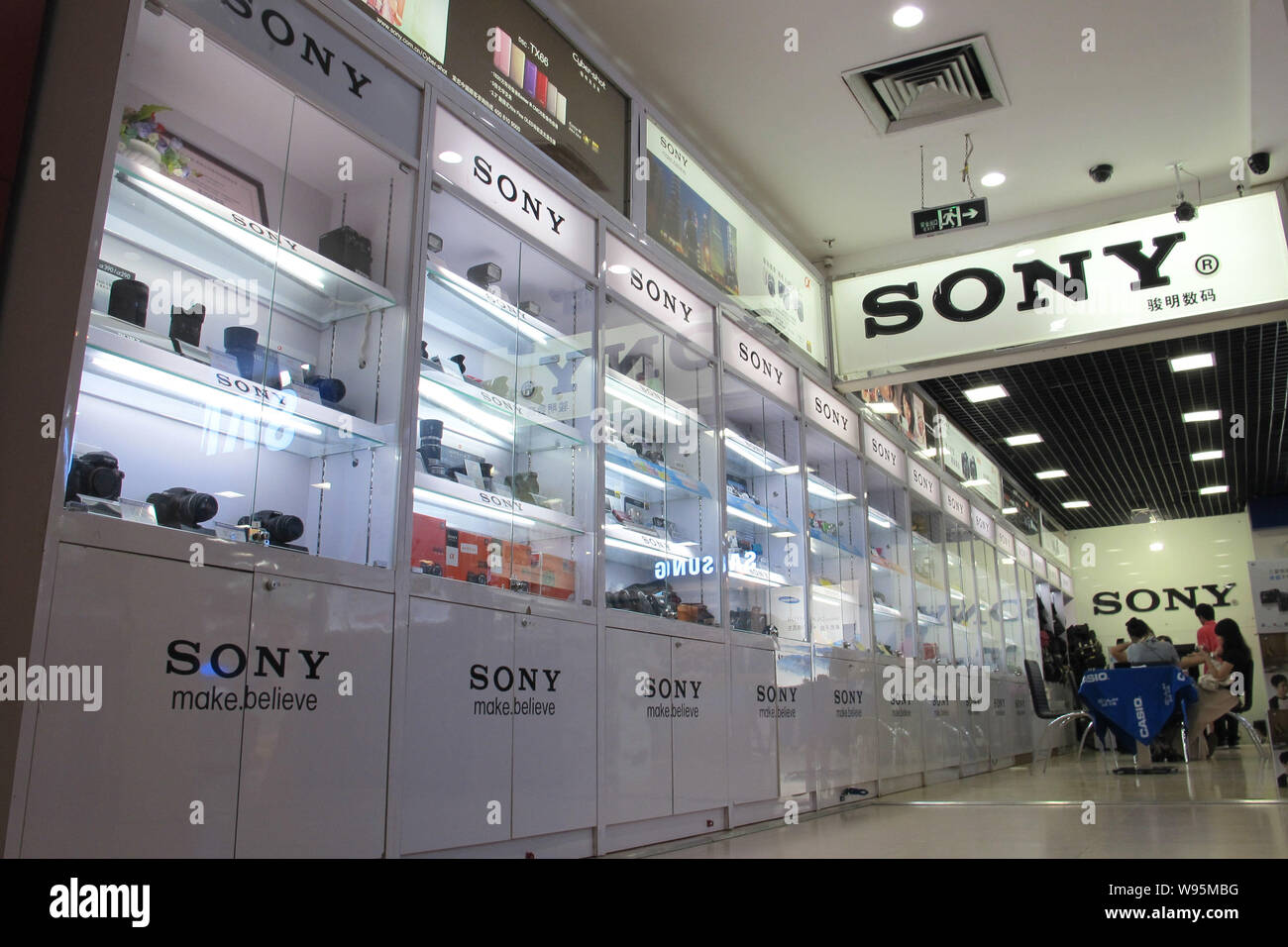 Hainan island market hi-res stock photography and images - Alamy