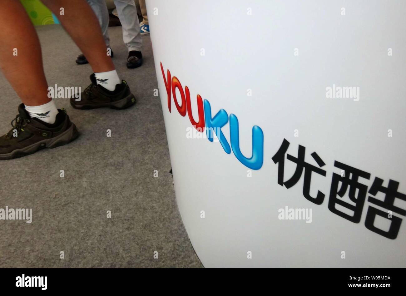 --FILE--People visit the stand of online video sharing site Youku ...