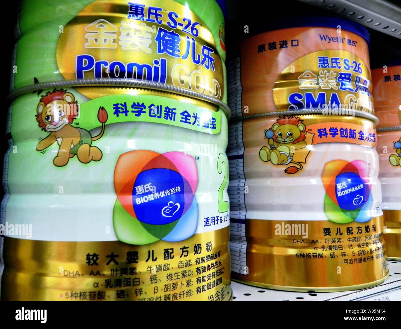 --File--Tins of Wyeth S26 Promil Gold and Wyeth S26 SMA Gold milkpowder ...