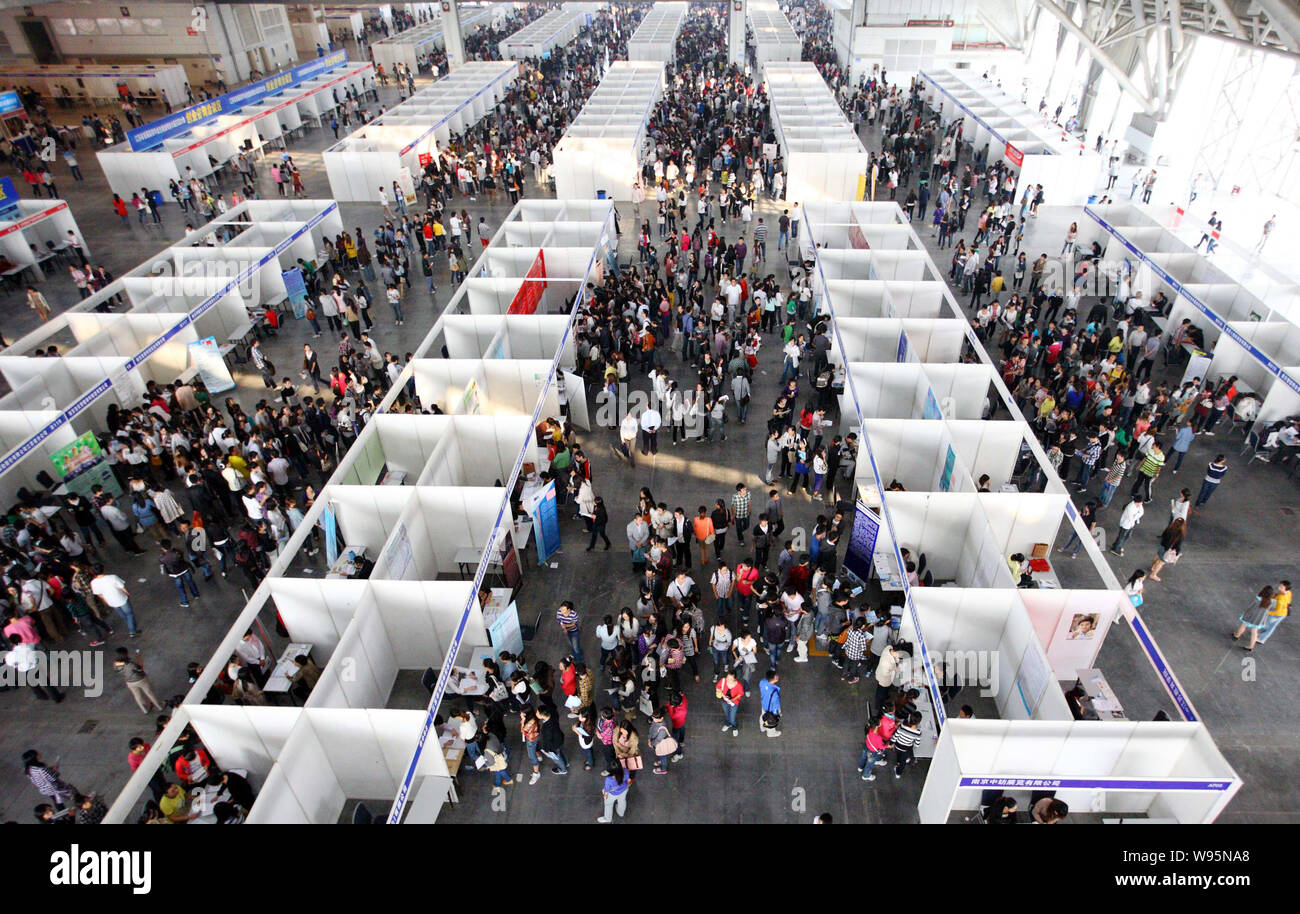 --FILE--Chinese graduates crowd booths at a job fair in Nanjing city ...