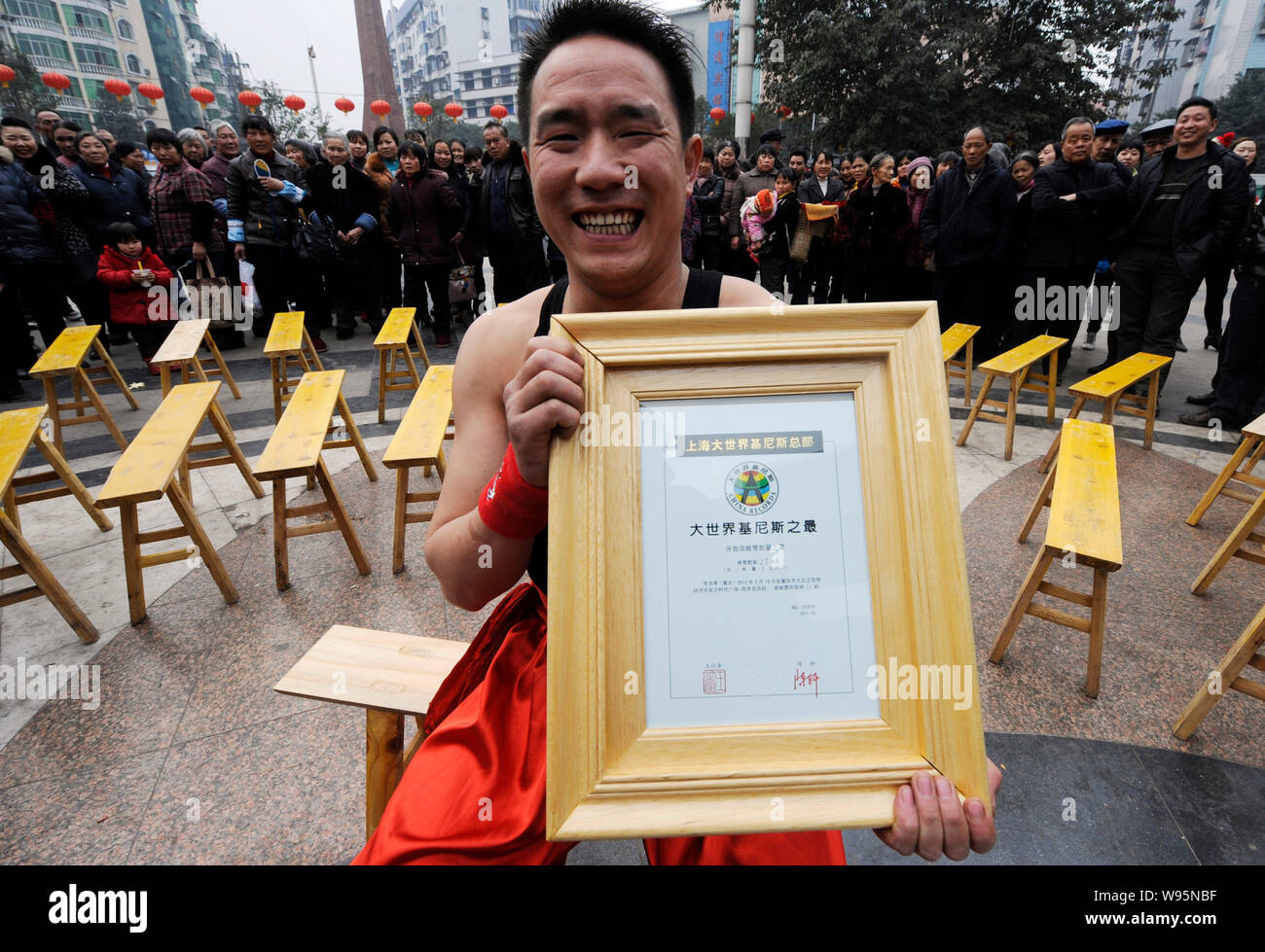 Guinness World Record breaker Li Hongxiao poses with his certificate in ...