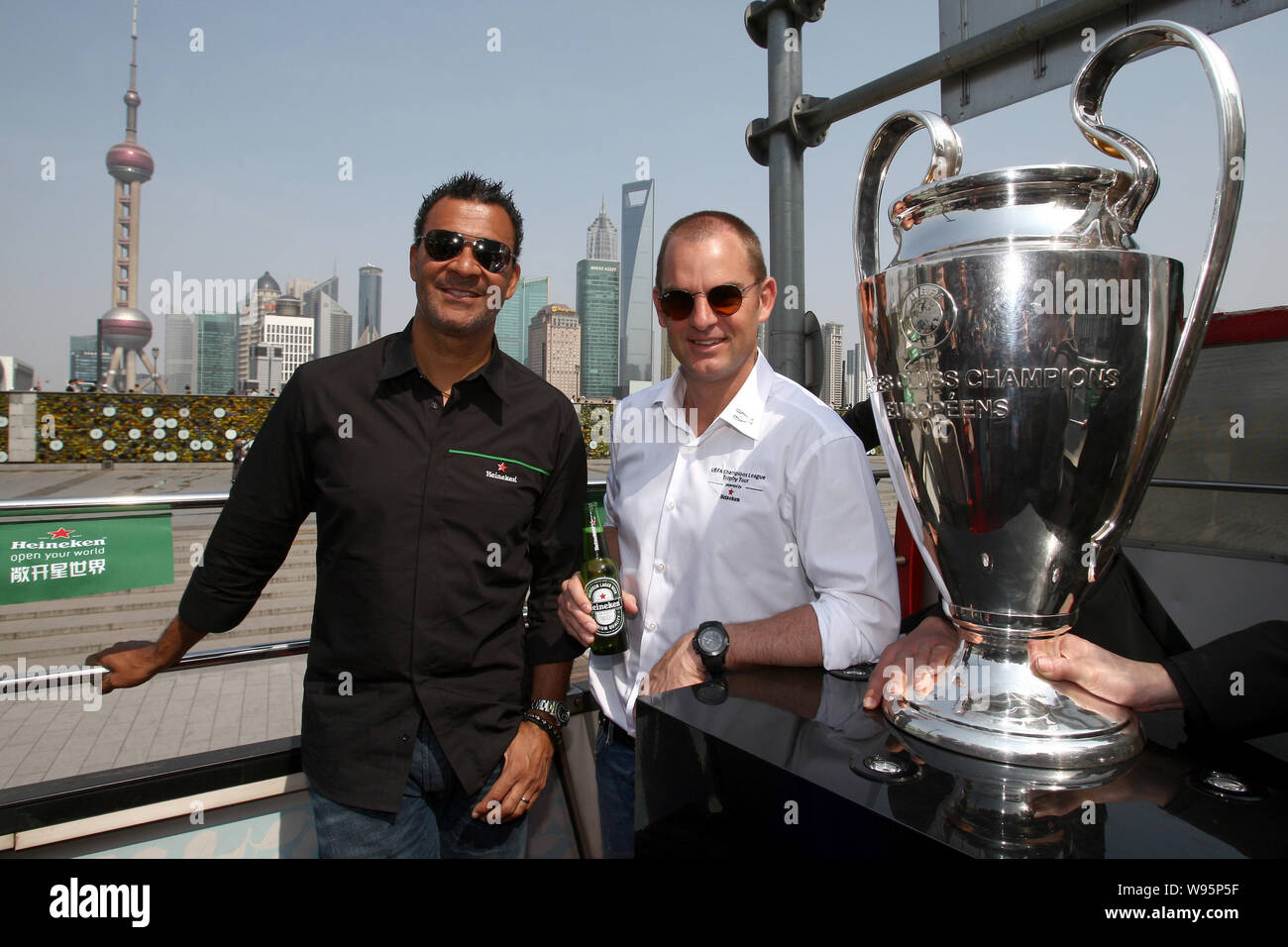 Former Dutch soccer stars Ruud Gullit, left, and Ronald de Boer pose ...