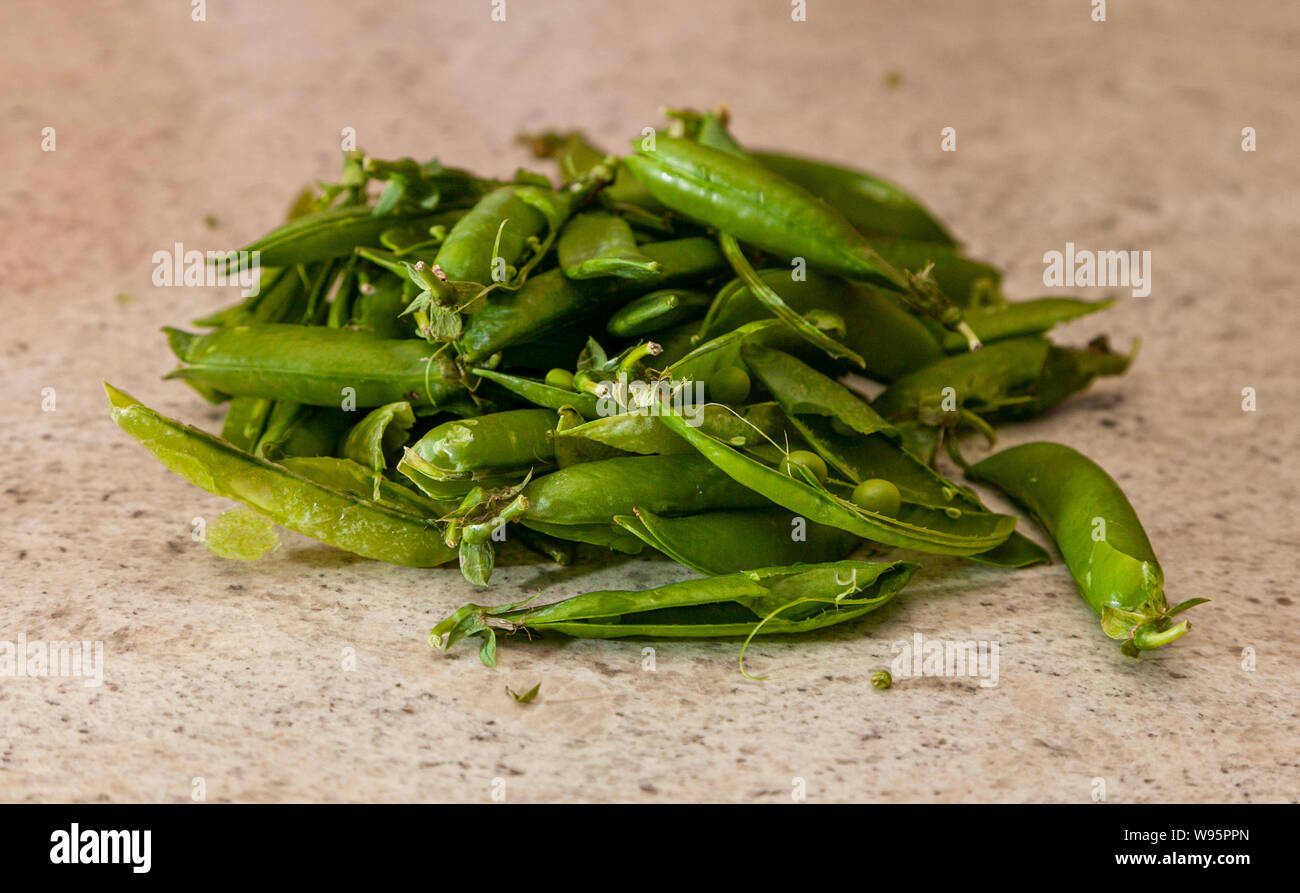 Peas shelled hi-res stock photography and images - Alamy
