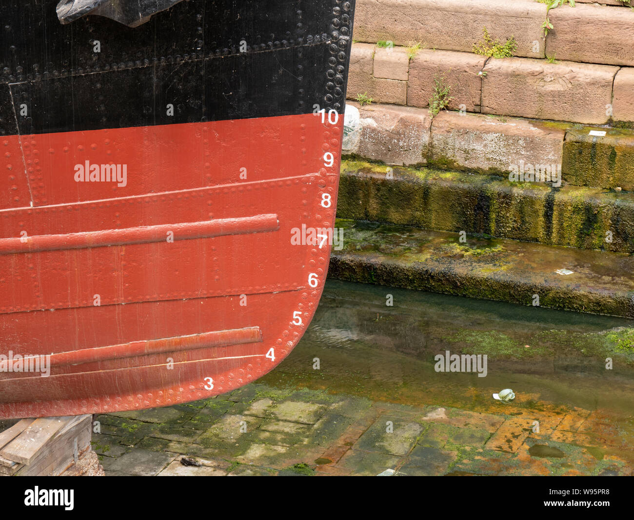 Plimsol line boat hi-res stock photography and images - Alamy