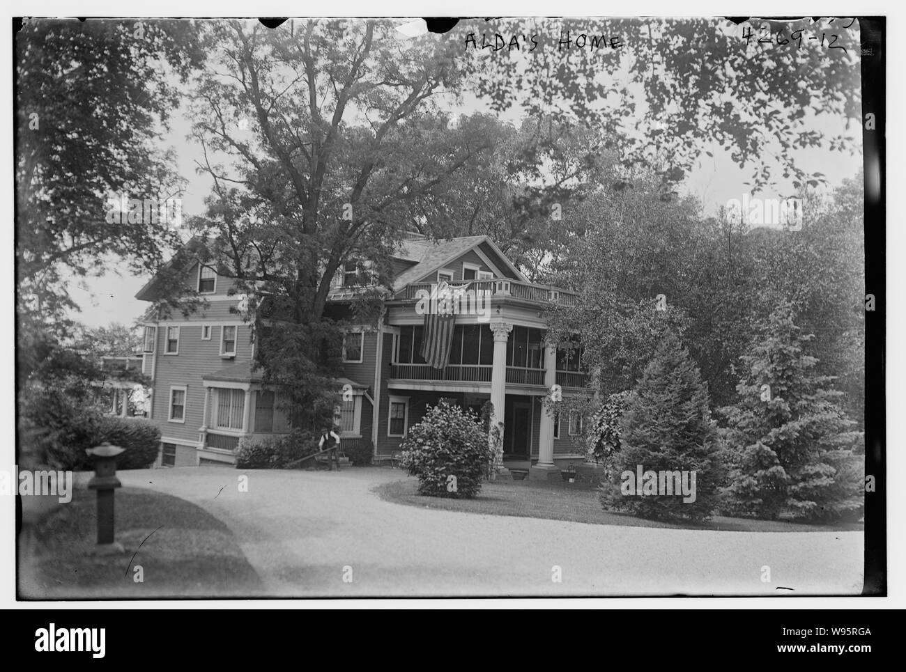 American style home Black and White Stock Photos & Images - Alamy