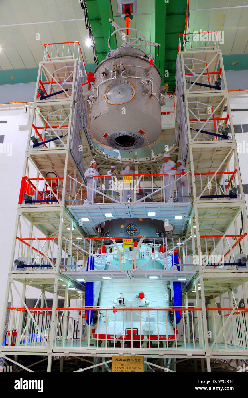 Orbital module hi-res stock photography and images - Alamy