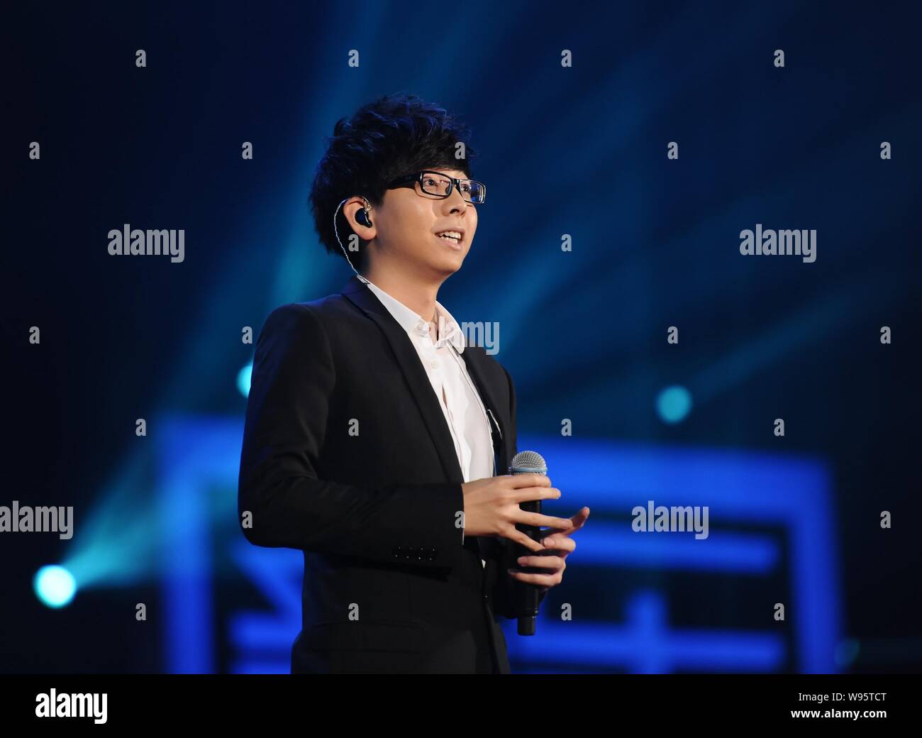 Chinese singer Hu Xia performs during the 11th CCTV-MTV Music Awards ...