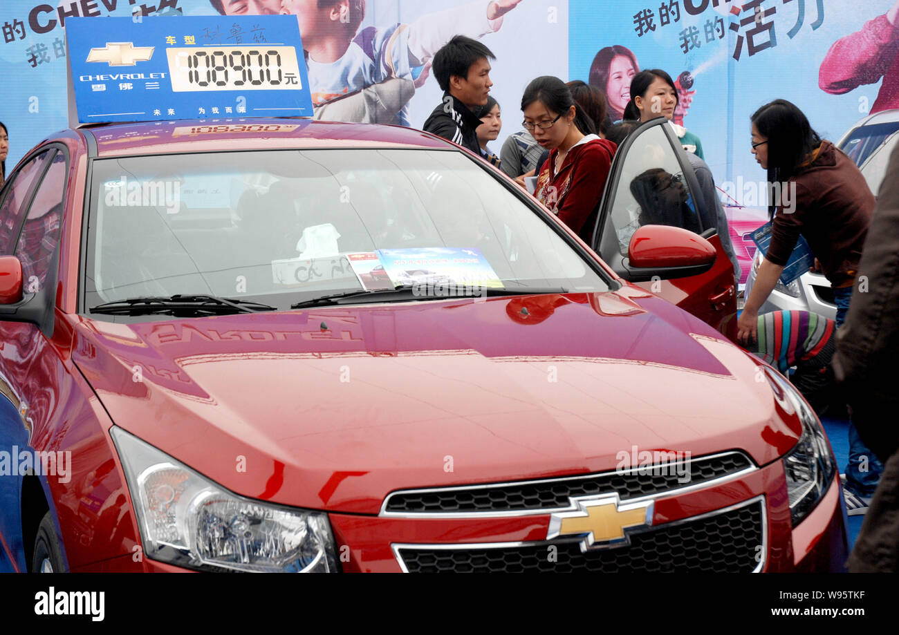 --File--Chinese car buyers look at a Chevrolet Cruze, manufactured by ...