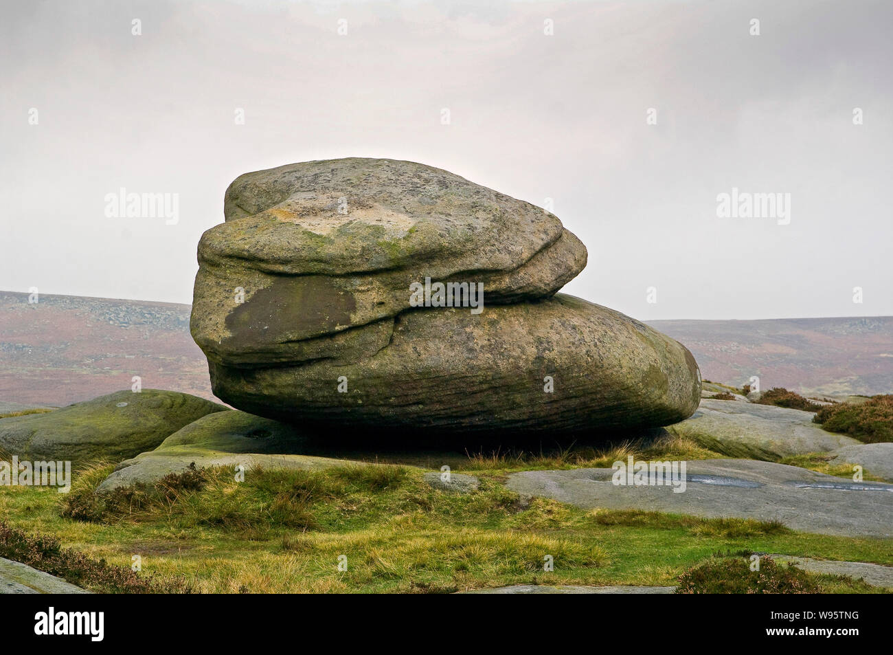 Large rock fracture hi-res stock photography and images - Alamy