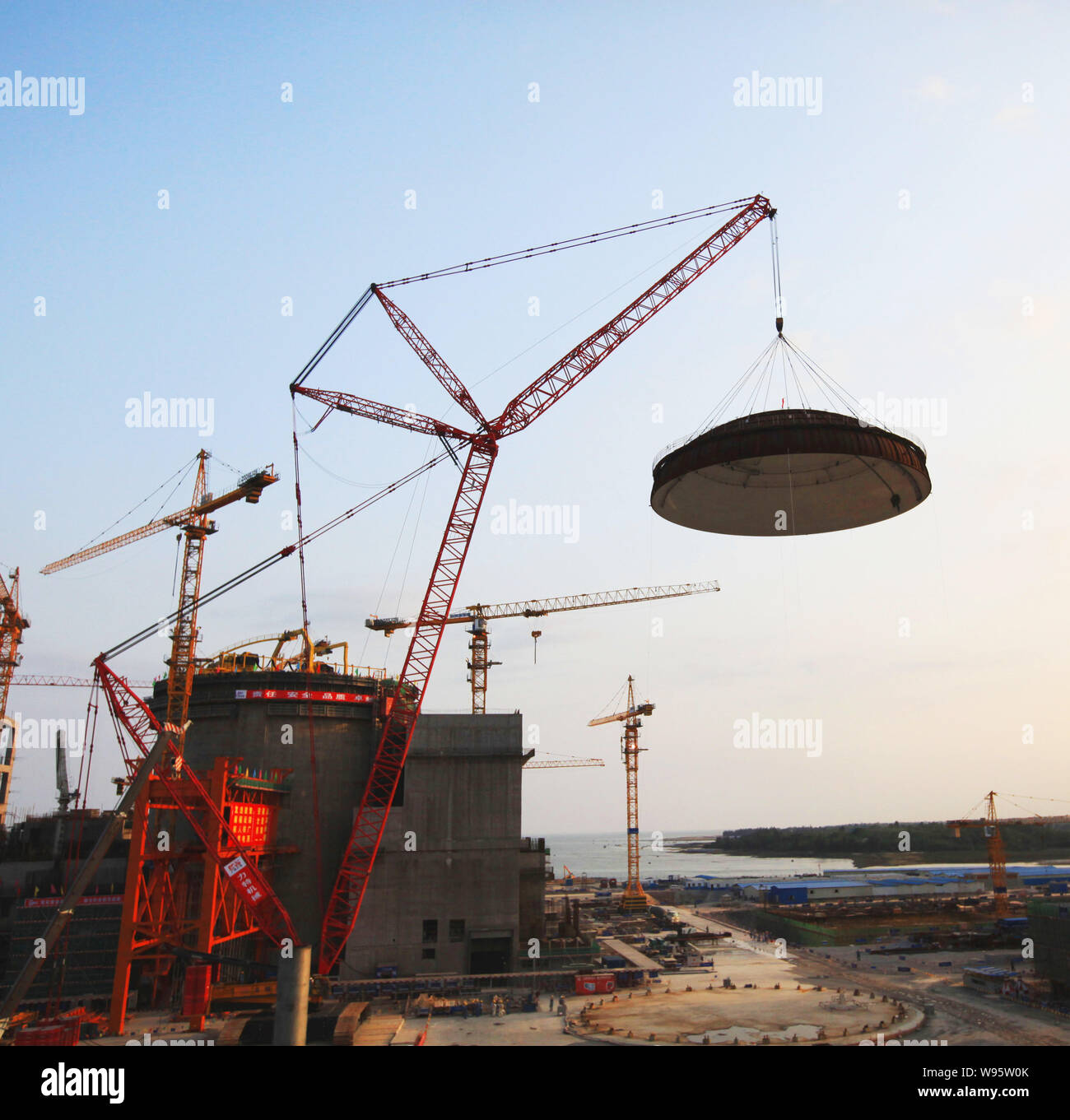 Reactor containment dome hi-res stock photography and images - Alamy