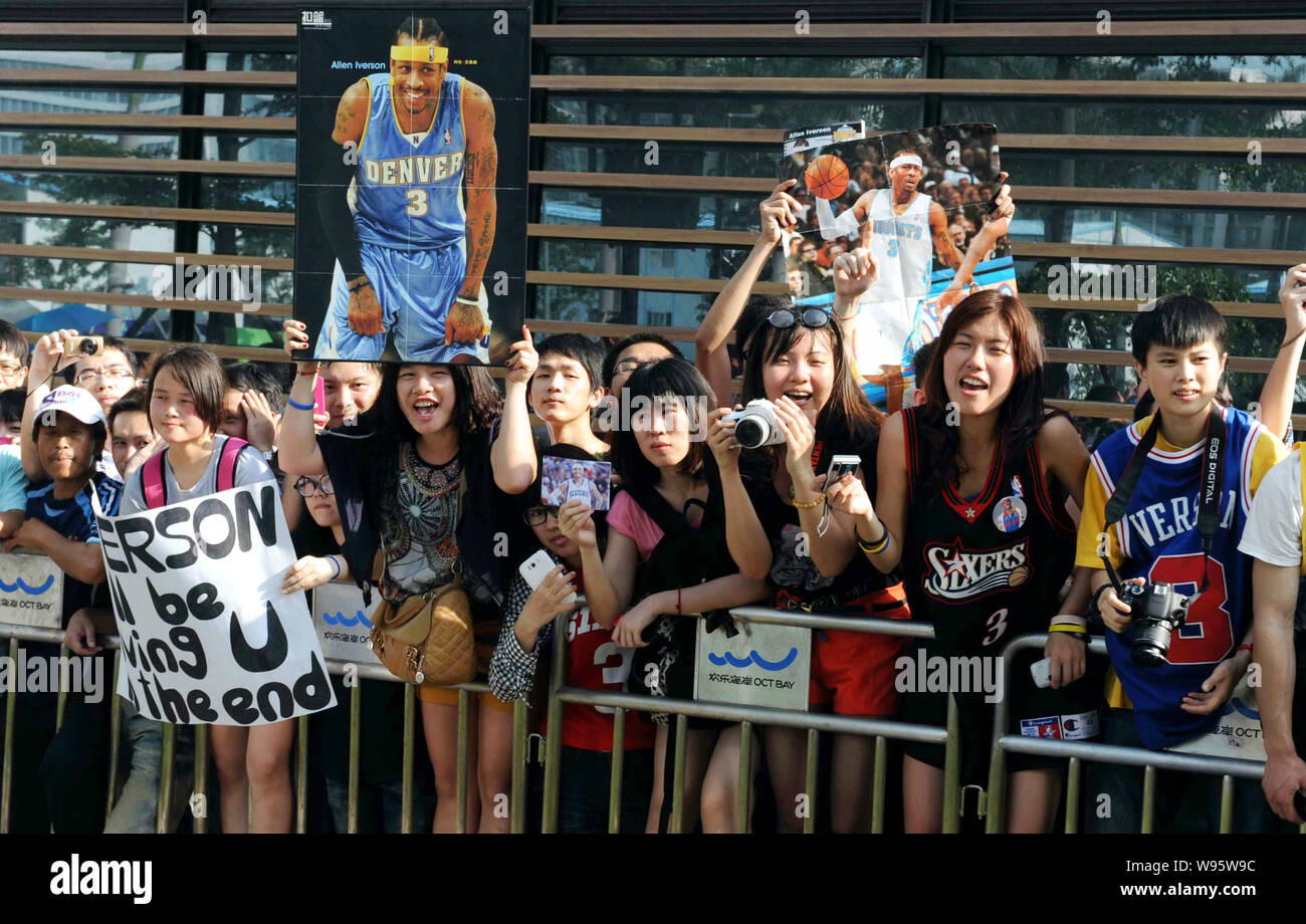 Chinese basketball fans hold up signs and posters to welcome NBA star ...