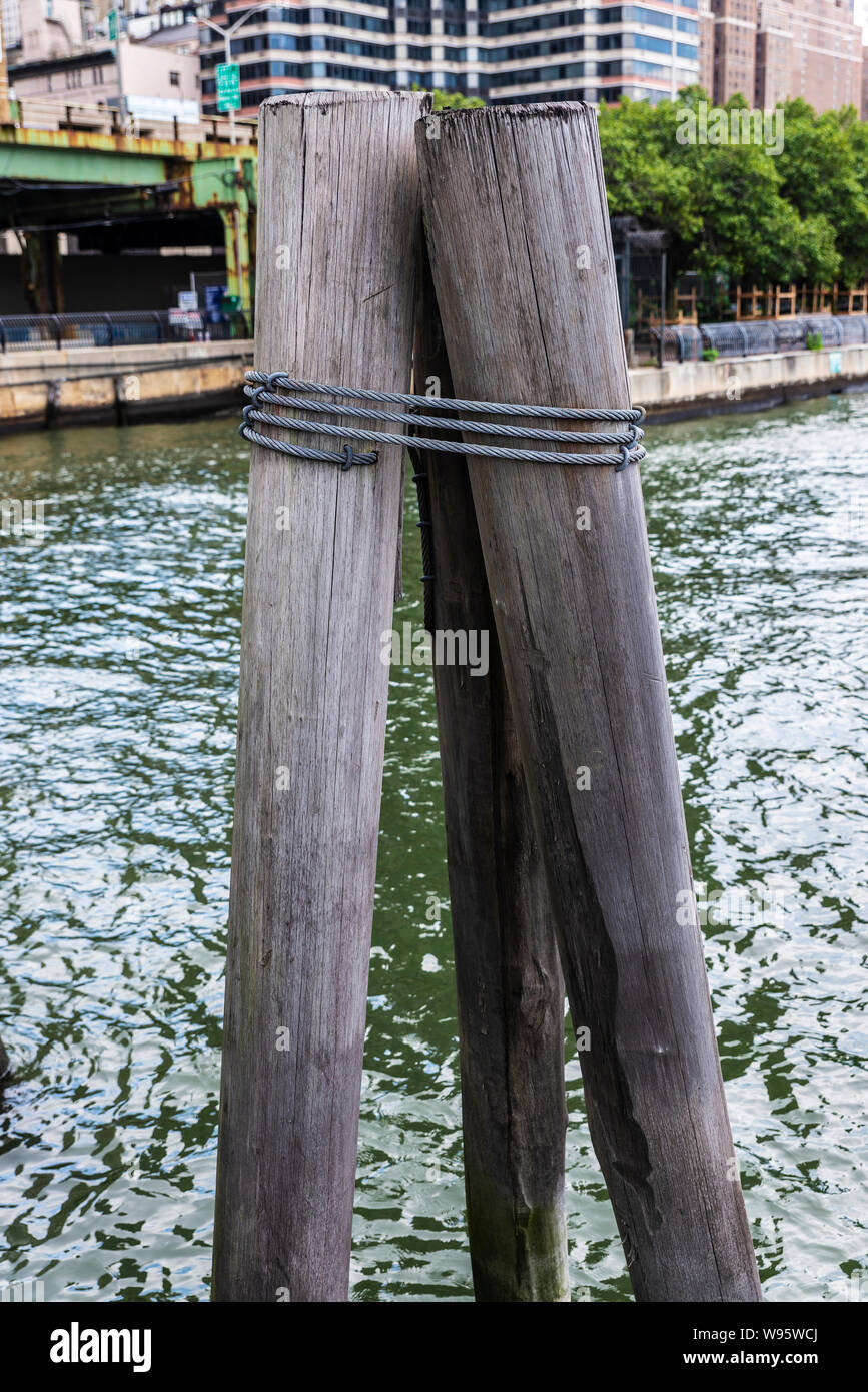 Jetty pier pillar hi-res stock photography and images - Alamy