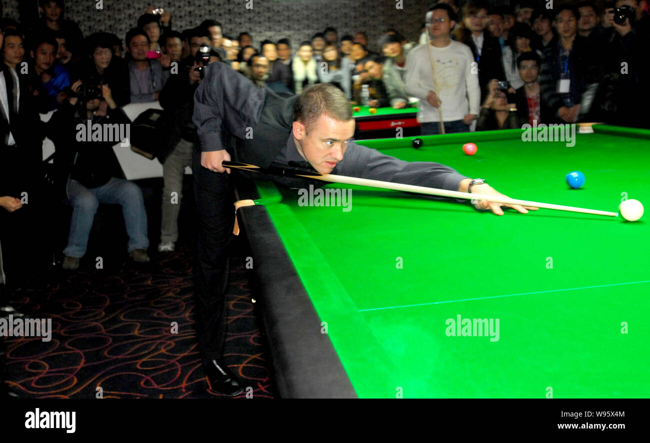 Scottish professional snooker player Stephen Hendry performs at the ...