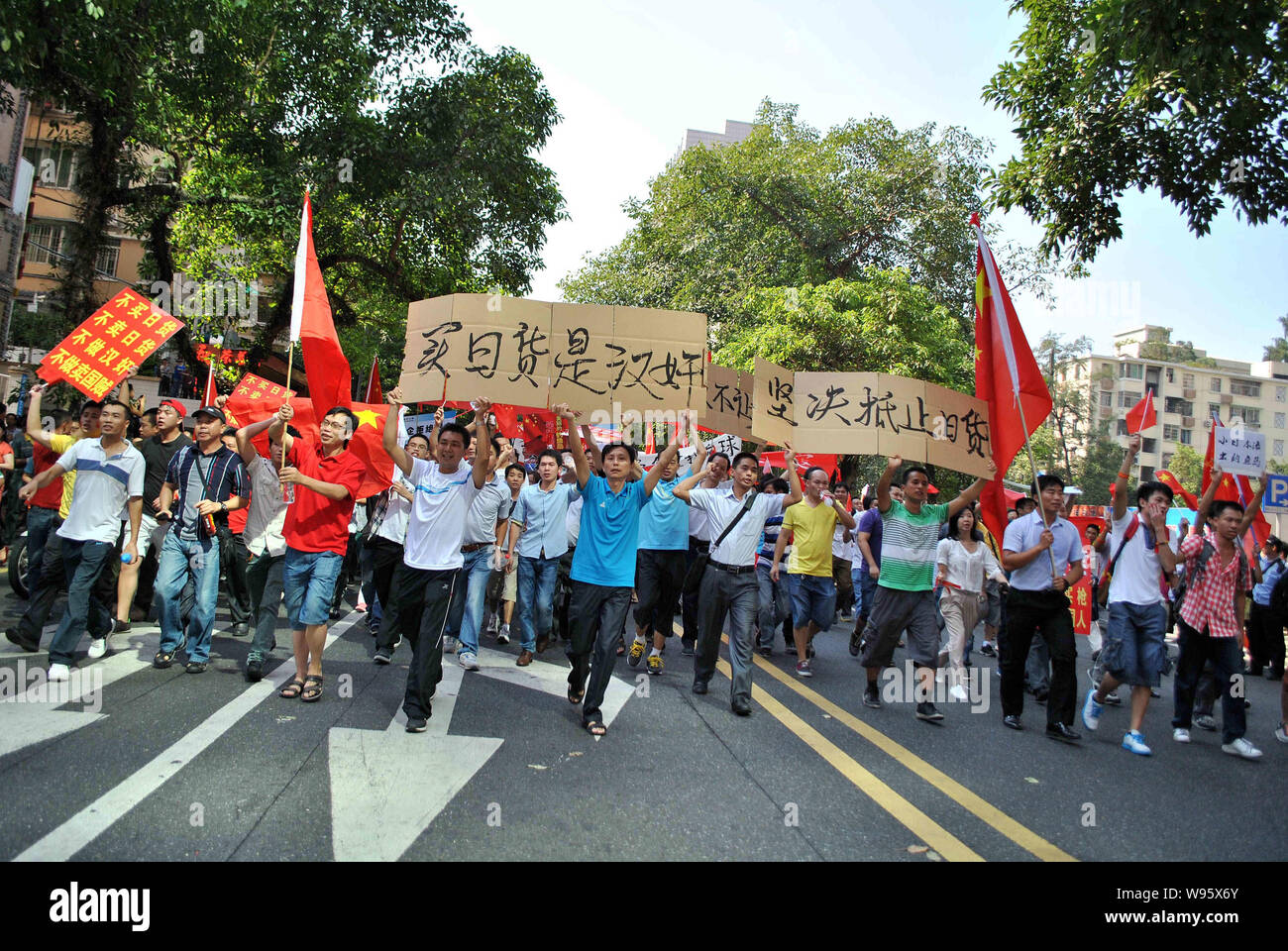 Chinese protestors wave Chinese national flags, hold up banners and ...