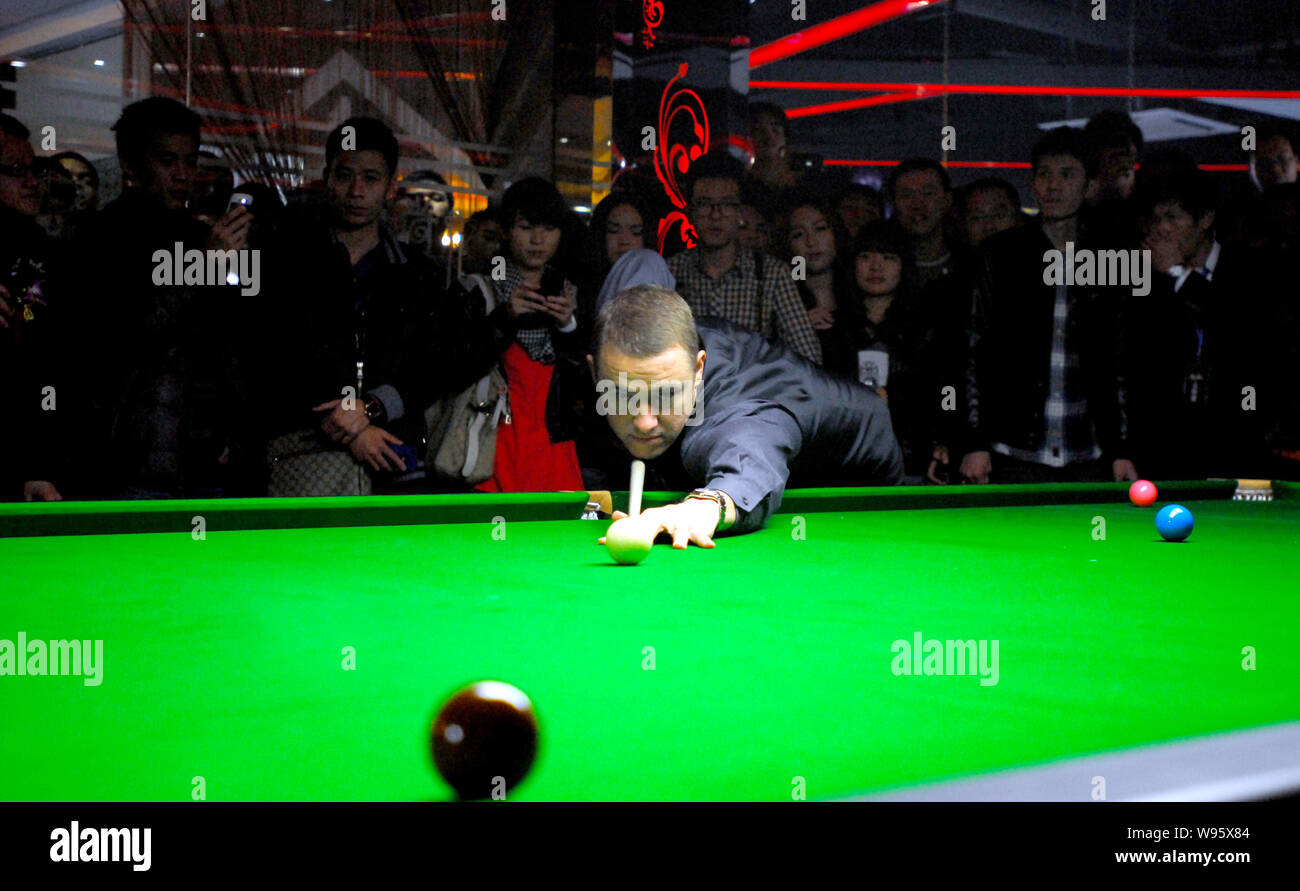 Scottish professional snooker player Stephen Hendry performs at the ...