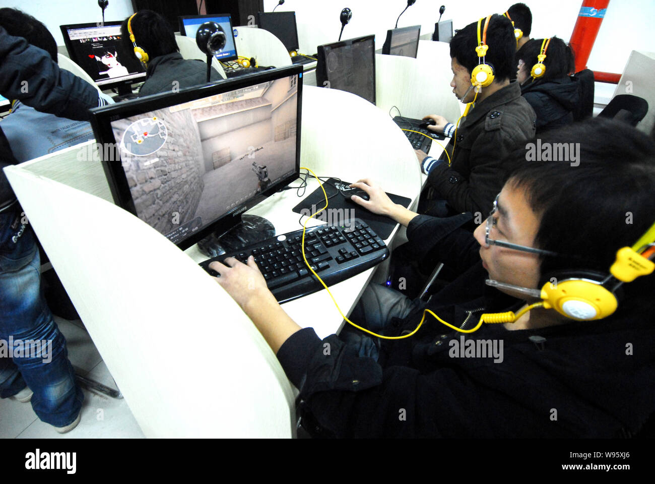--FILE--Chinese netizens play online games at an Internet cafe in ...