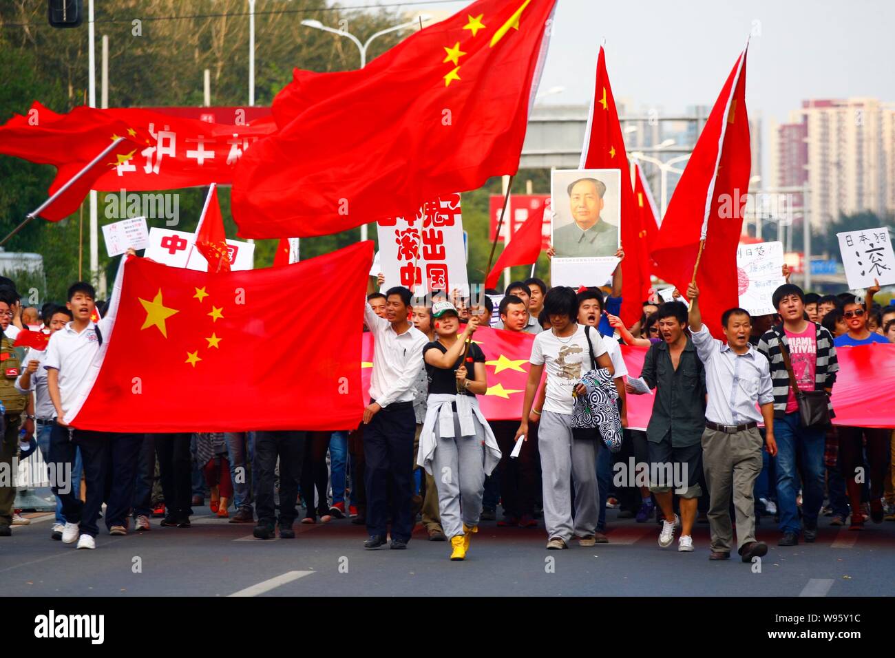 Chinese protestors wave Chinese national flags, hold up banners and ...