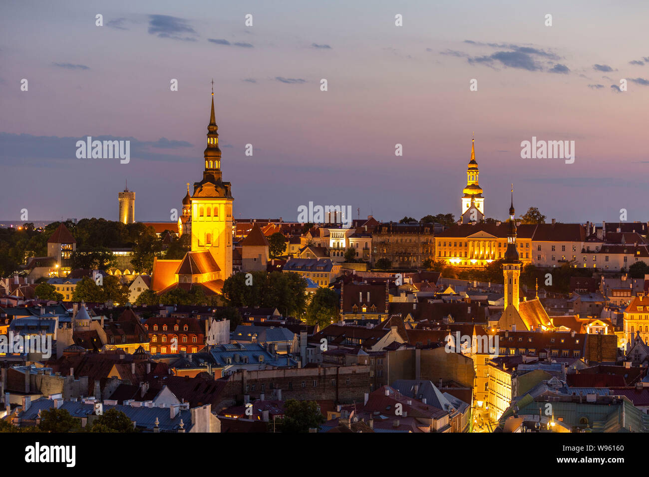 Tallinn medieval building hi-res stock photography and images - Alamy