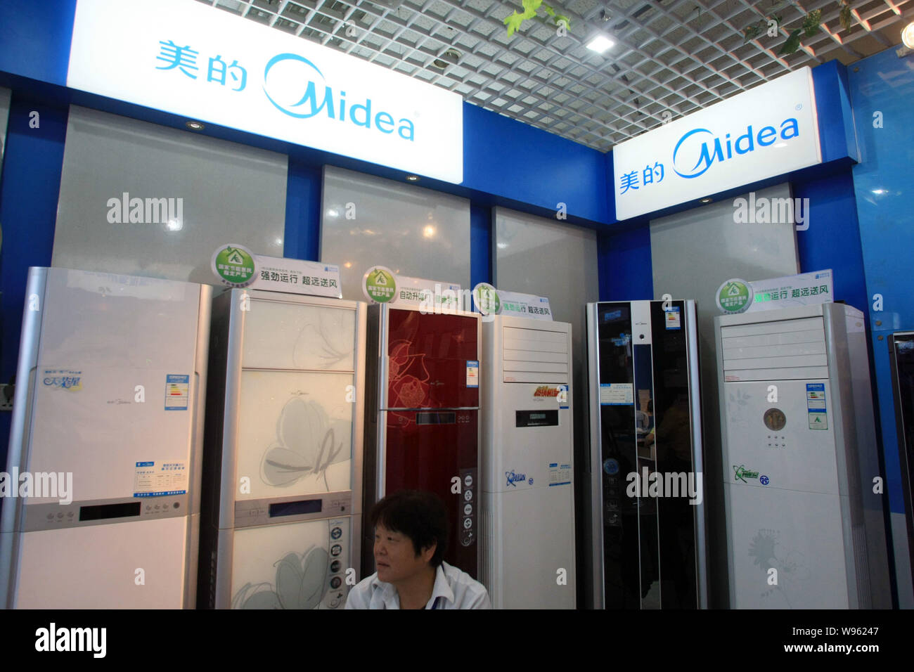 Midea appliances hi-res stock photography and images - Alamy