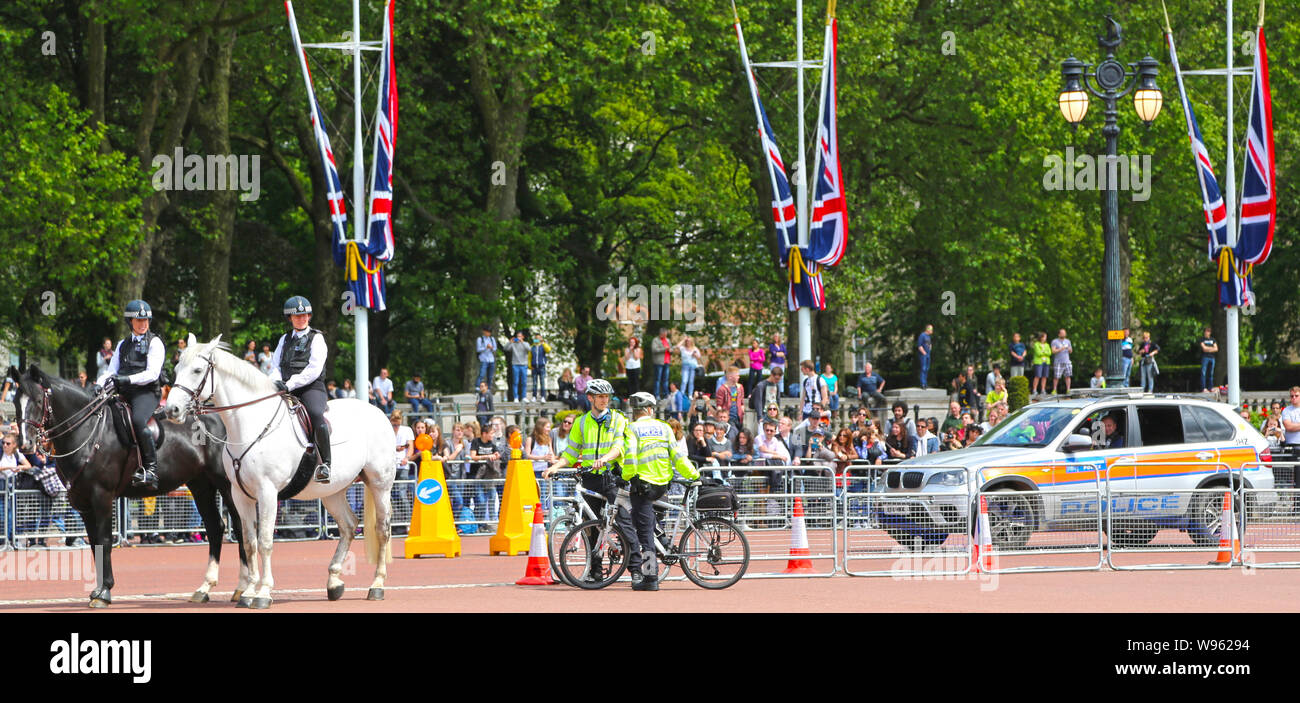 London, Great Britain -May 23, 2016: Mounted police near Buckingham ...