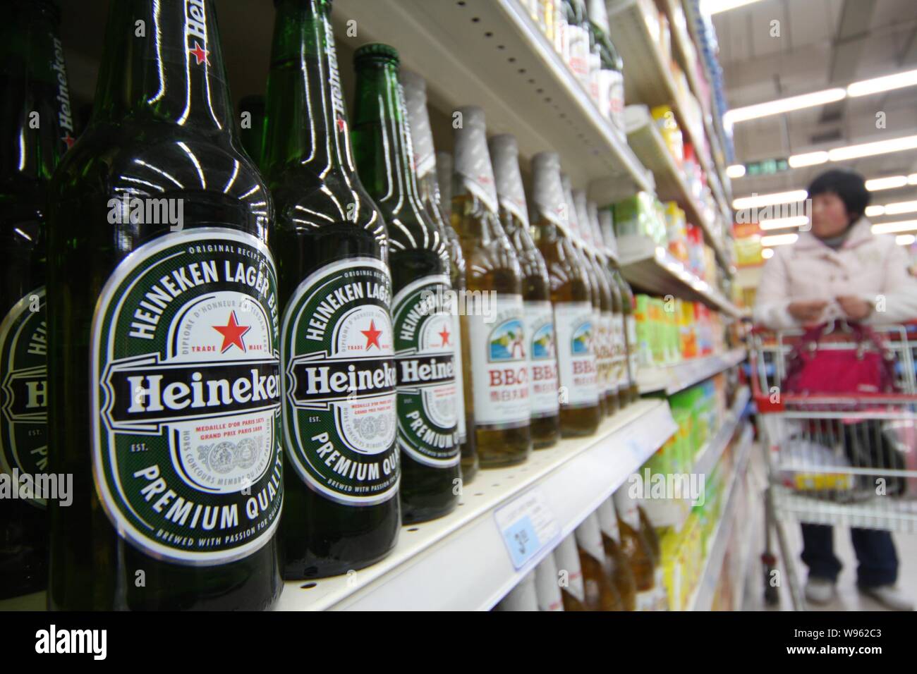 Heineken b hi-res stock photography and images - Alamy