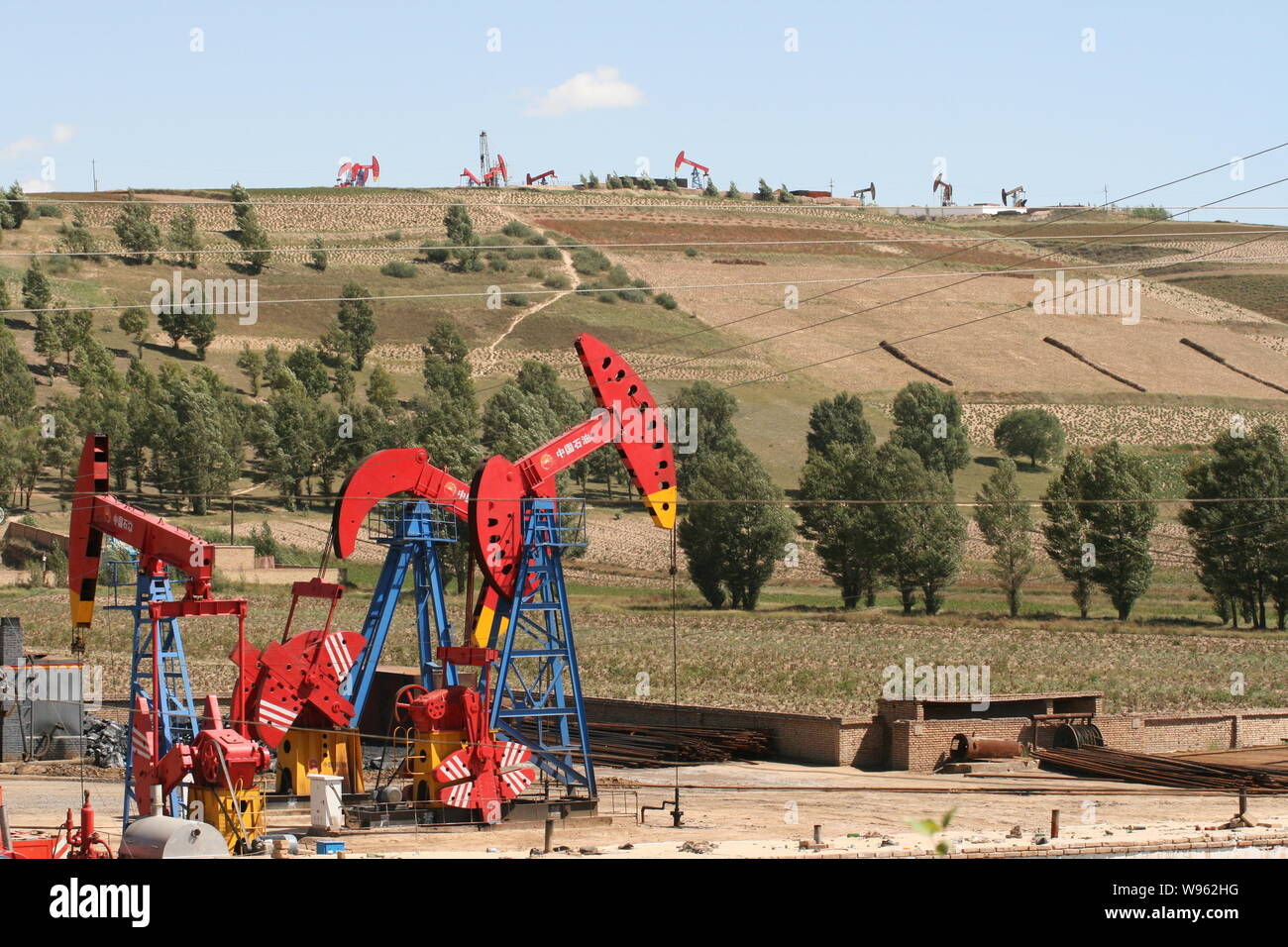 --File--View of an oil drilling base in Yulin city, northwest Chinas ...