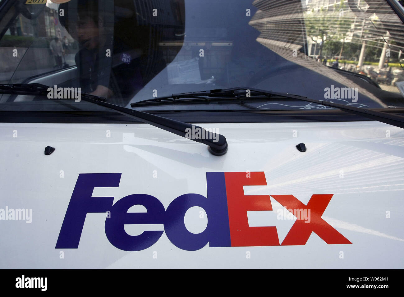 Delivery member hi-res stock photography and images - Alamy