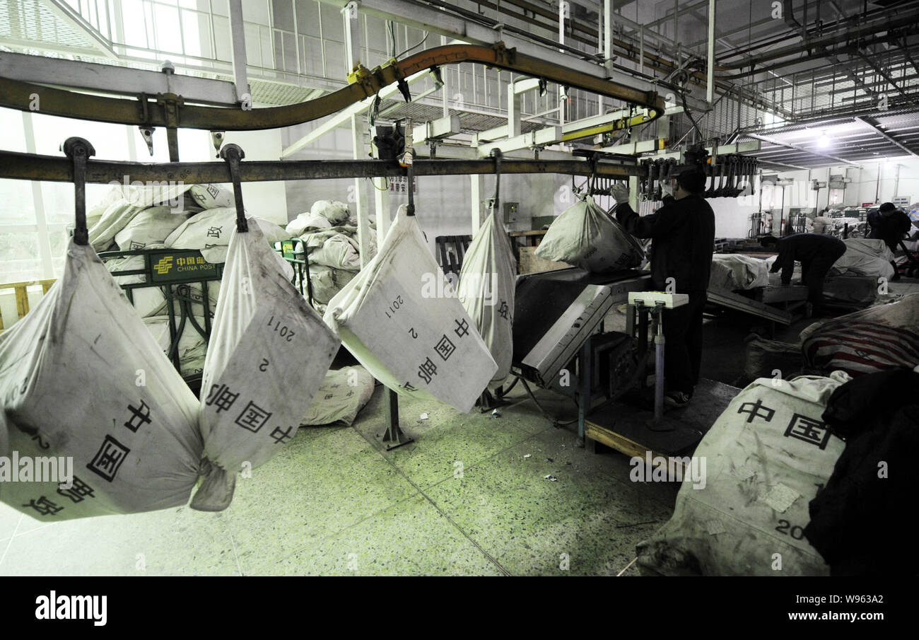 China post sorting center hi-res stock photography and images - Alamy