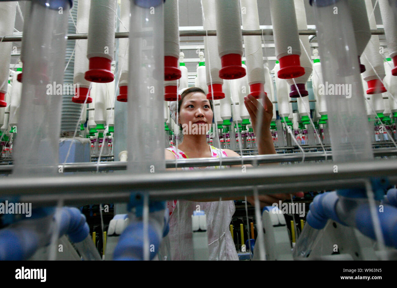 --FILE--A female Chinese worker handles the production of yarn to be exported to southeast Asia ...