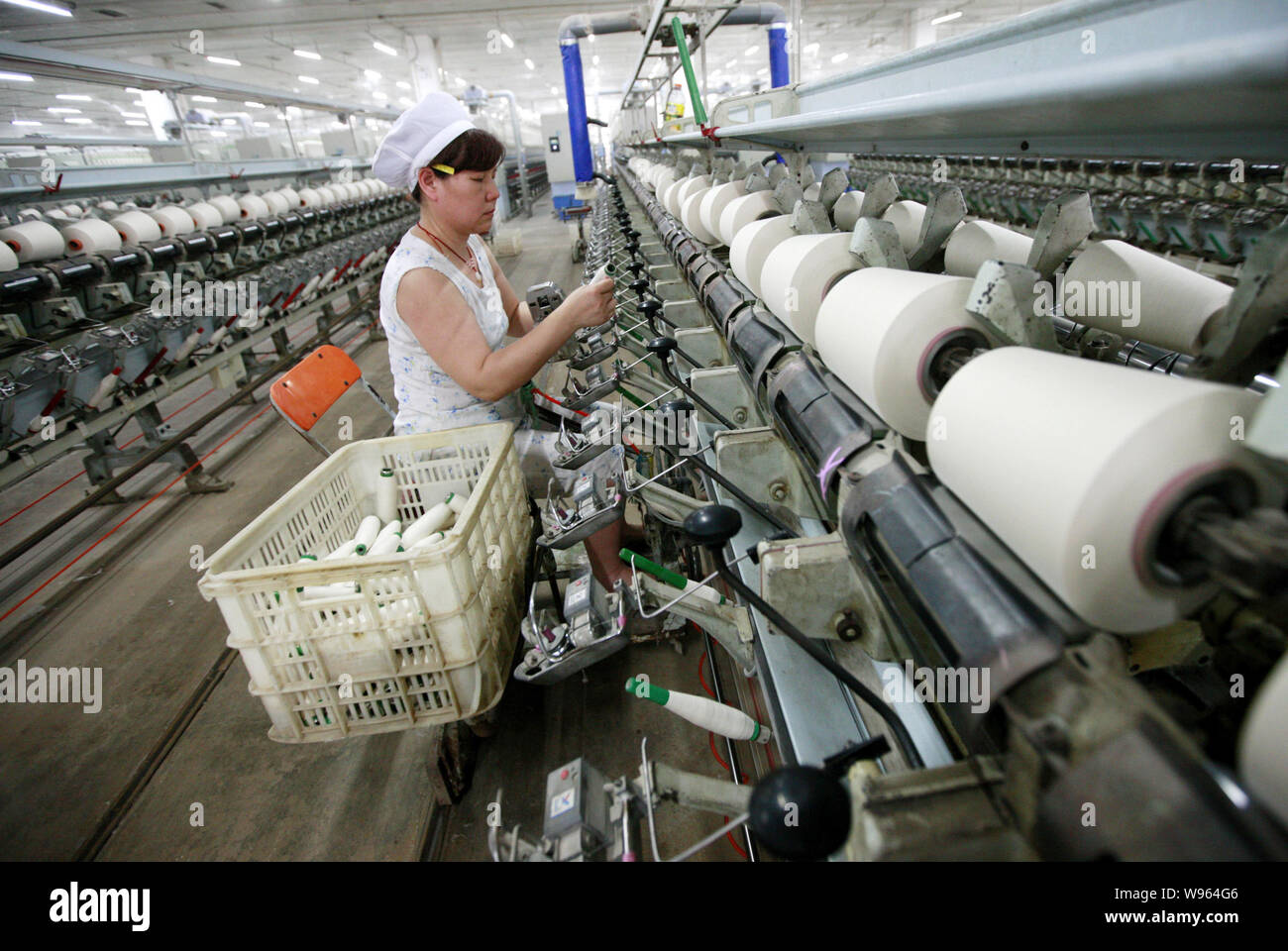 --FILE--A female Chinese worker handles the production of yarn to be exported to southeast Asian ...