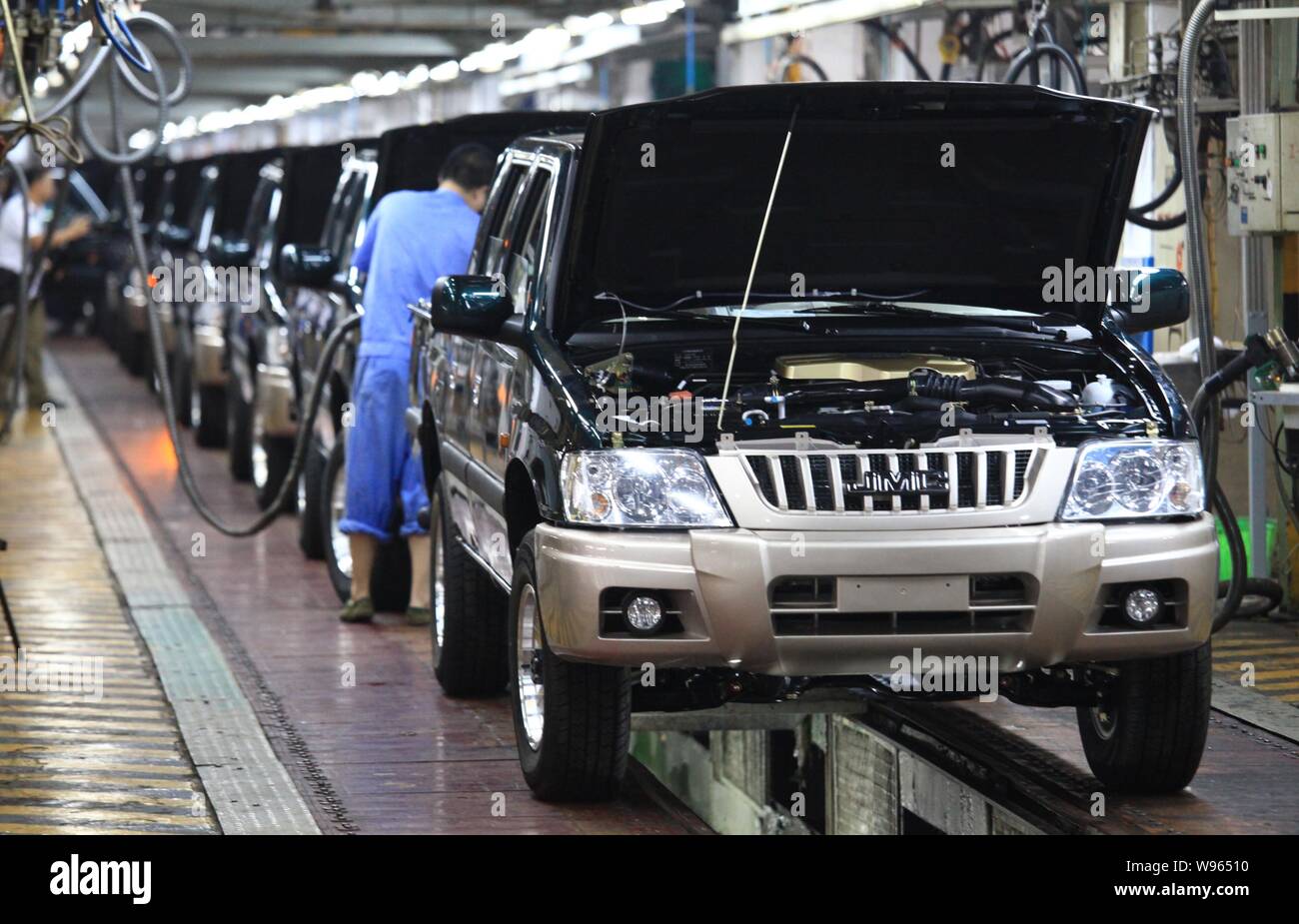 Assemble car parts hi-res stock photography and images - Alamy