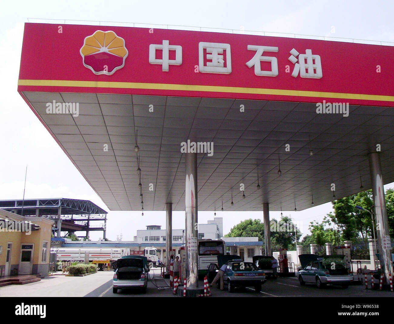 --FILE--Vehicles are being refueled at a gas station of CNPC (China ...