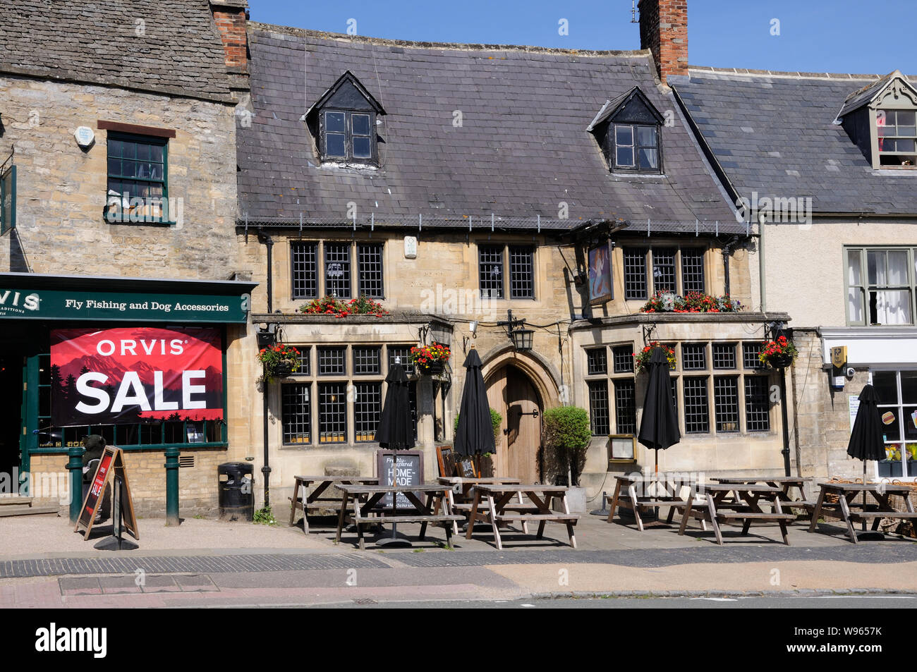 Burford House Inn High Resolution Stock Photography and Images - Alamy